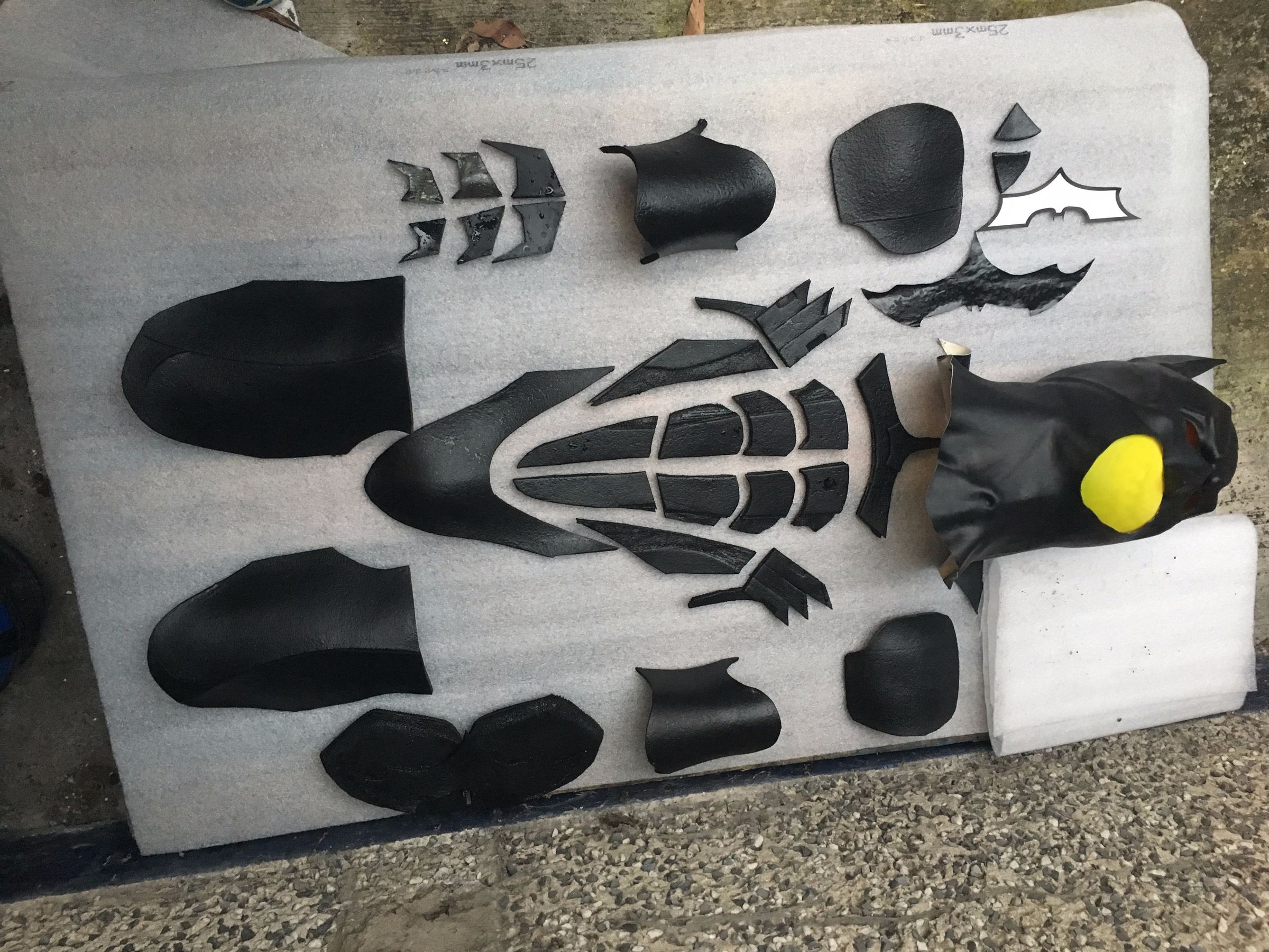 Batman Costume : 12 Steps (with Pictures) - Instructables