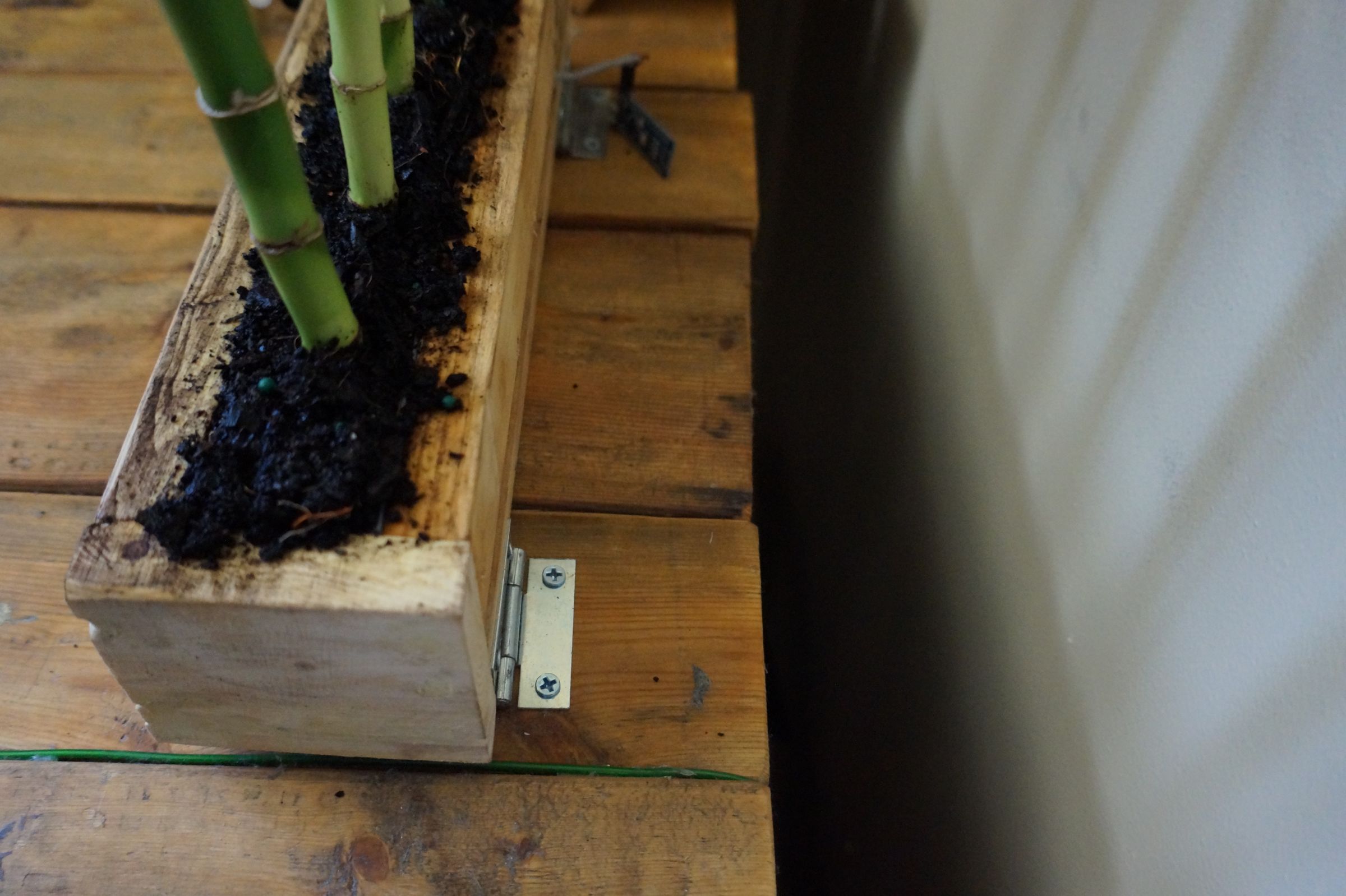 Magical Floating Planter Box : 6 Steps (with Pictures) - Instructables