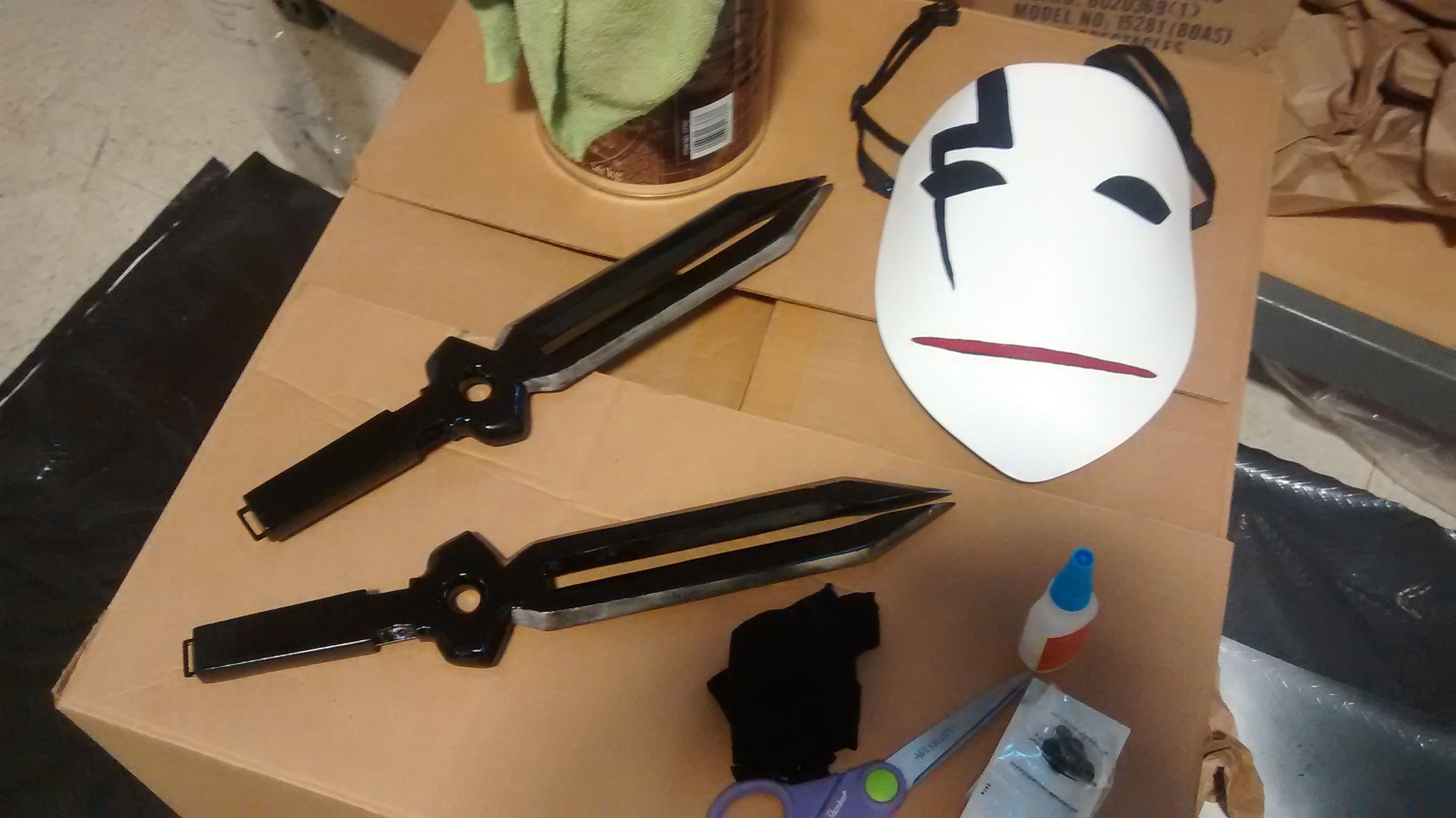 Cosplay Mask Using Thermoplastic (Darker Than Black) : 7 Steps (with ...