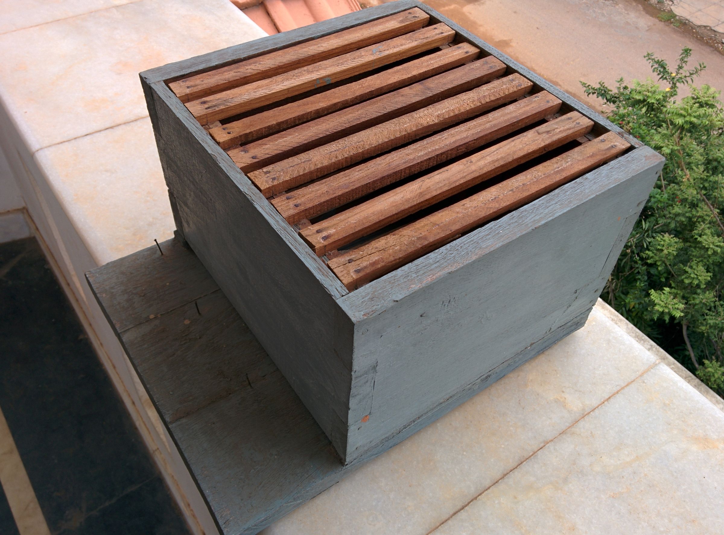 Build a Beekeeper’s Hive (Artificial Hive) : 8 Steps (with Pictures ...