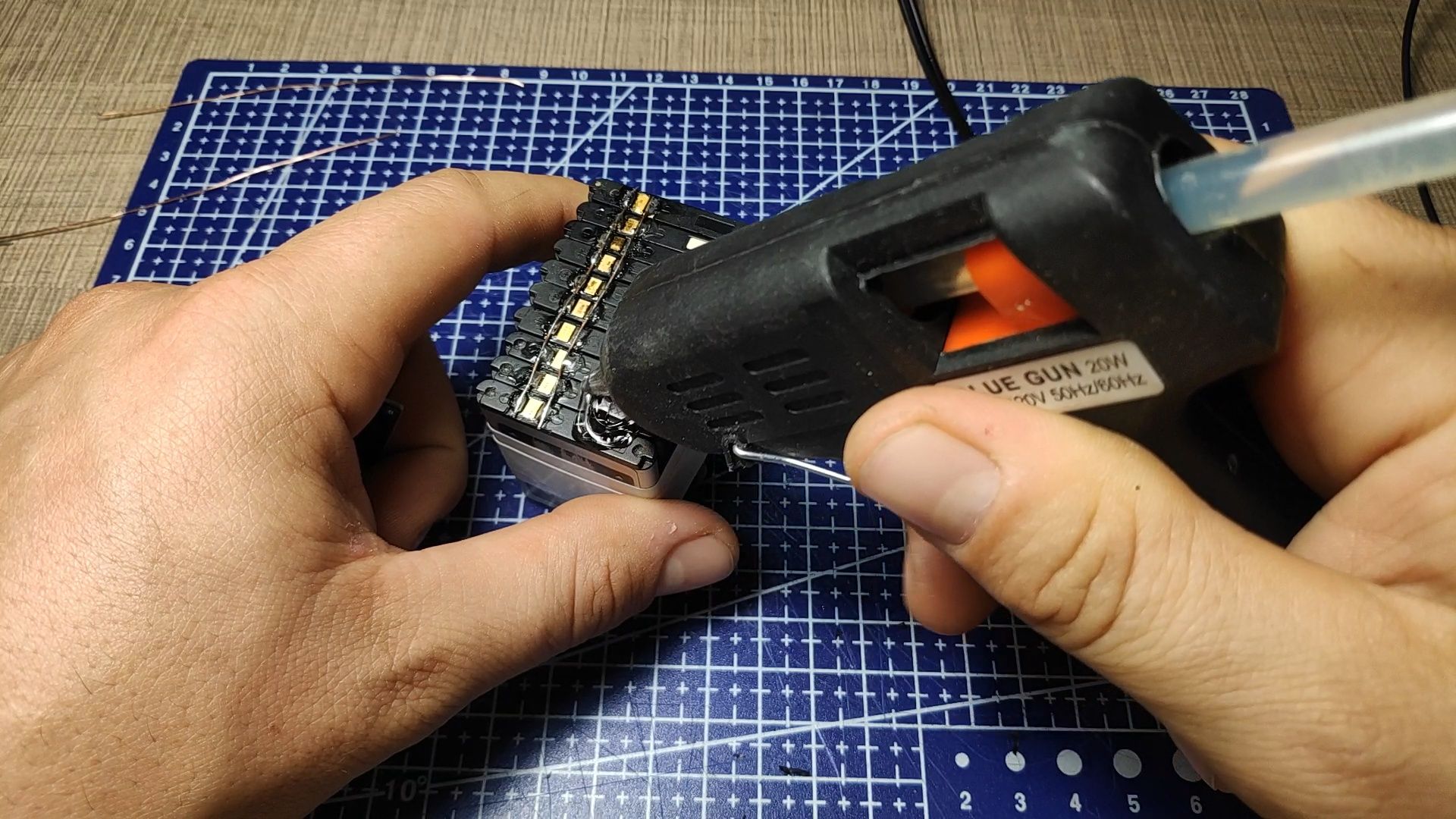 DIY Mobile Phone Battery Power Bank : 5 Steps - Instructables