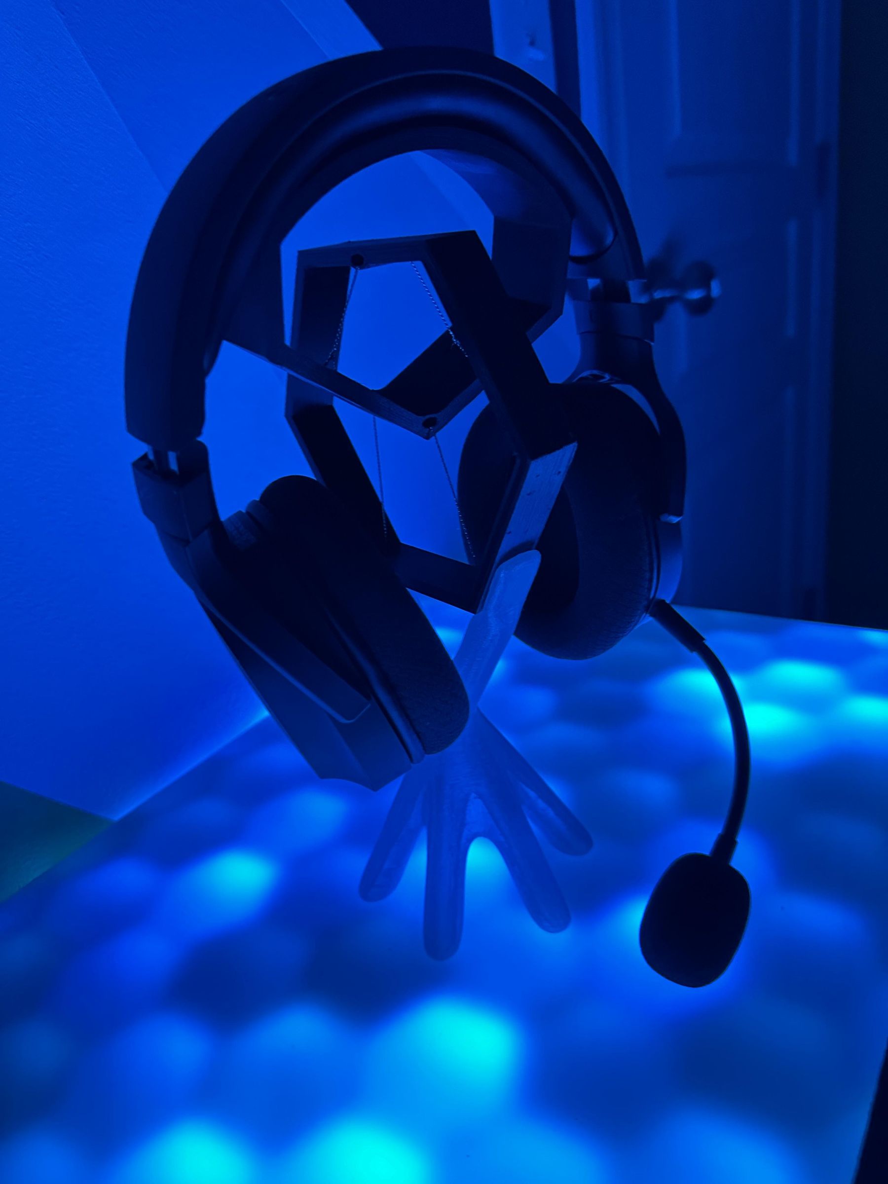 Floating Futuristic Headphone Stand Made With AI : 3 Steps - Instructables