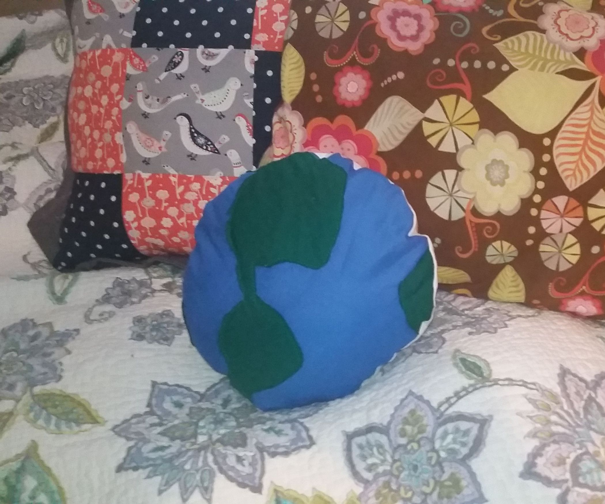 Planet Earth Throw Pillow : 4 Steps (with Pictures) - Instructables