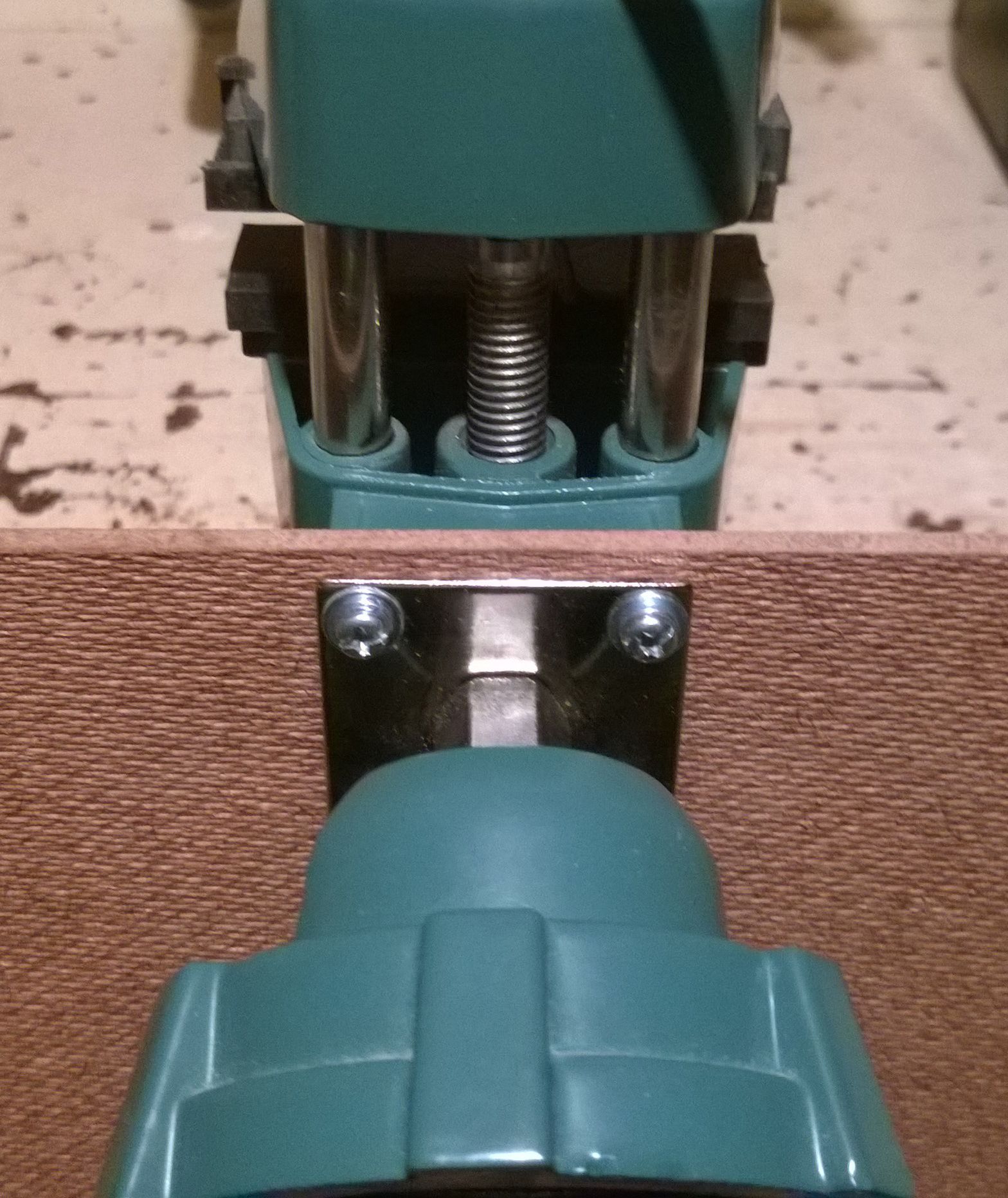 Helping Hands Vise : 4 Steps (with Pictures) - Instructables