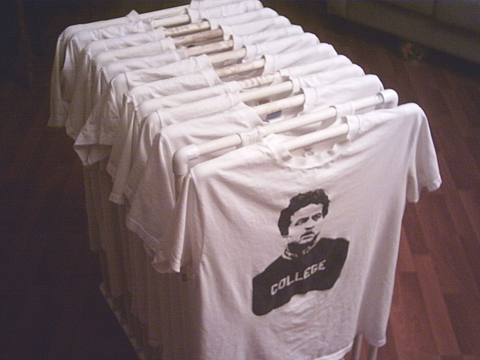 T-Shirt Rack ( With NeckSaver) : 5 Steps (with Pictures) - Instructables