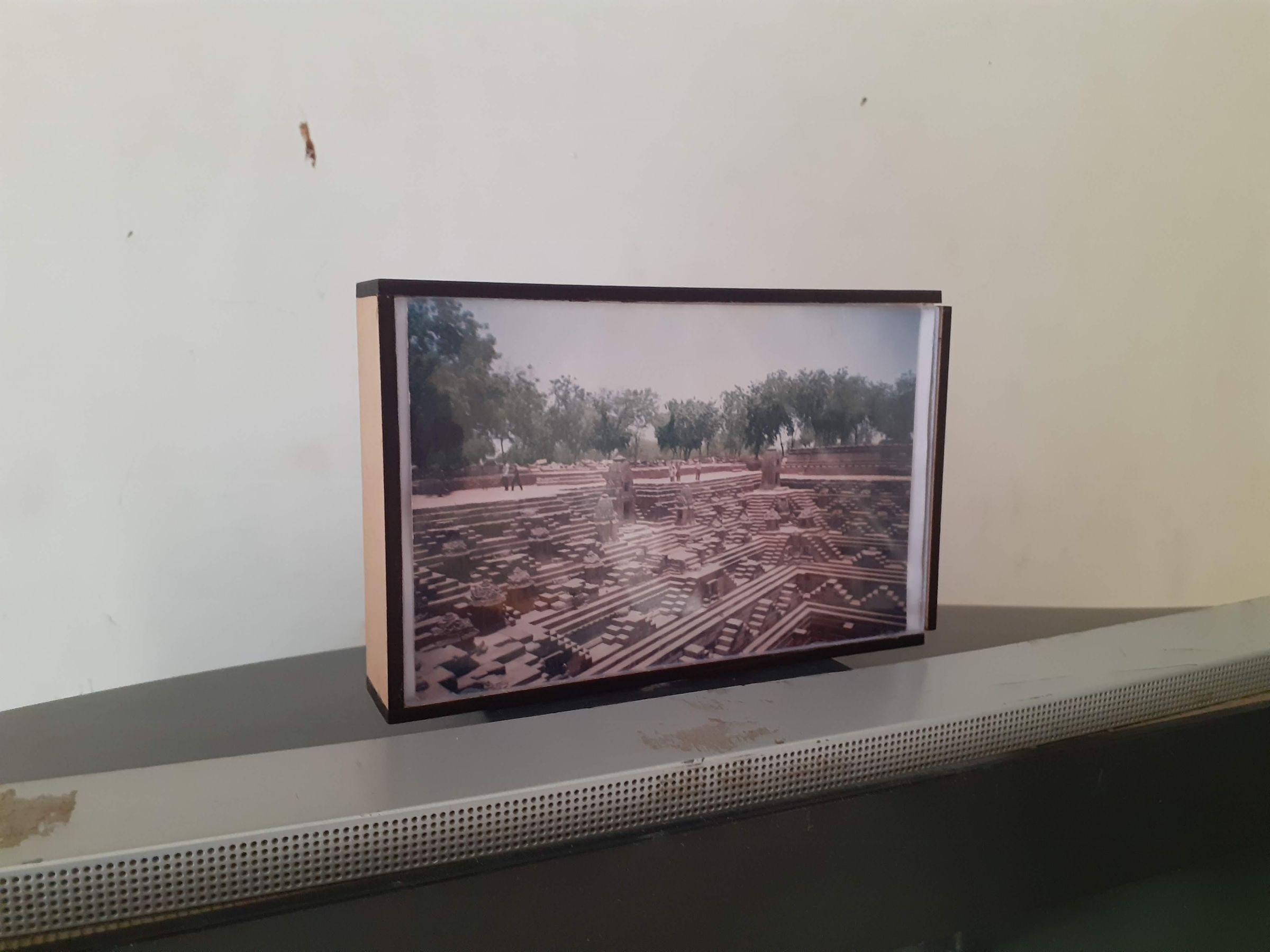 Secret Compartment in Photo Frame : 4 Steps (with Pictures) - Instructables