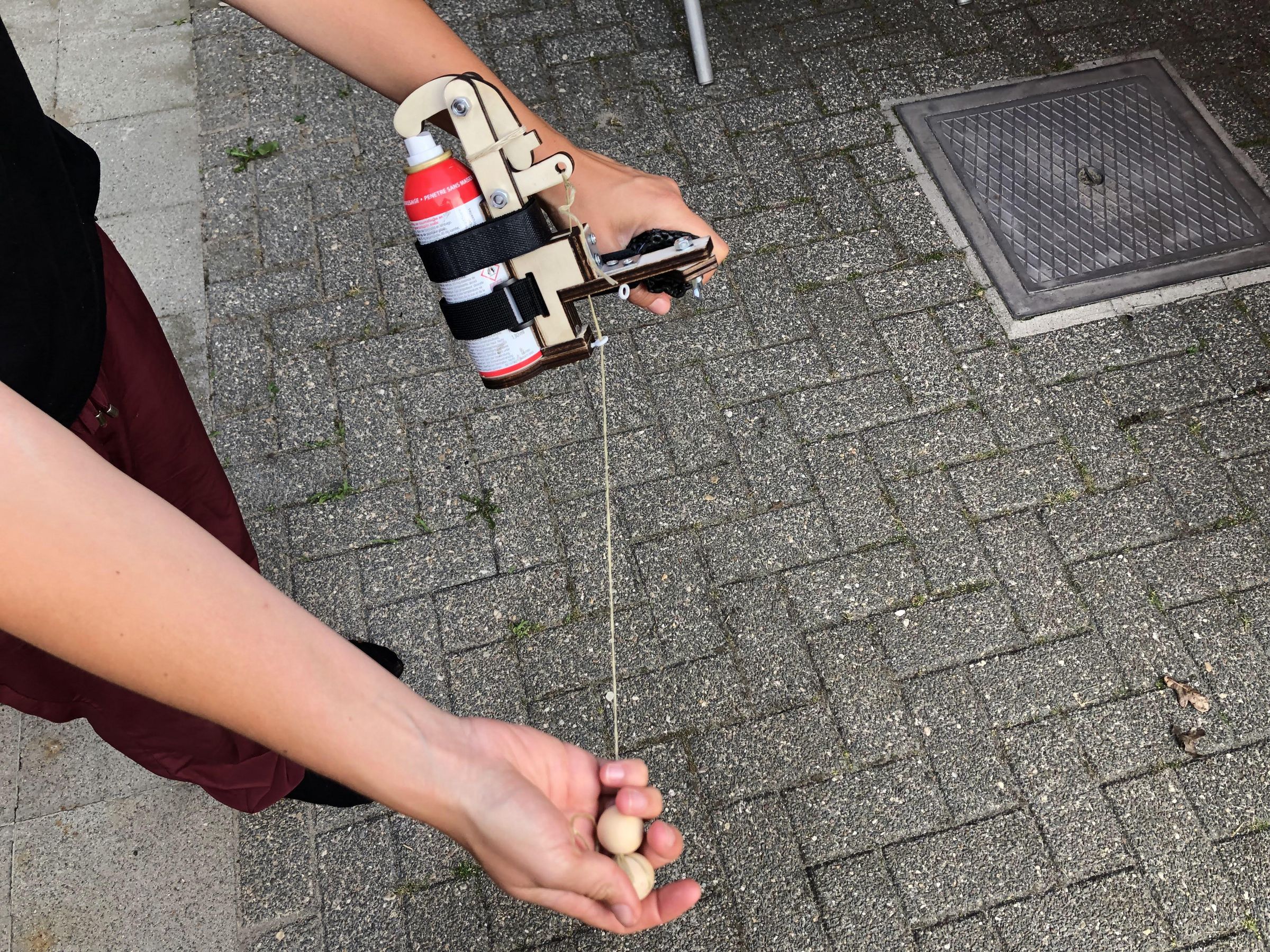 D4E1 - Spray Can Handle : 6 Steps - Instructables