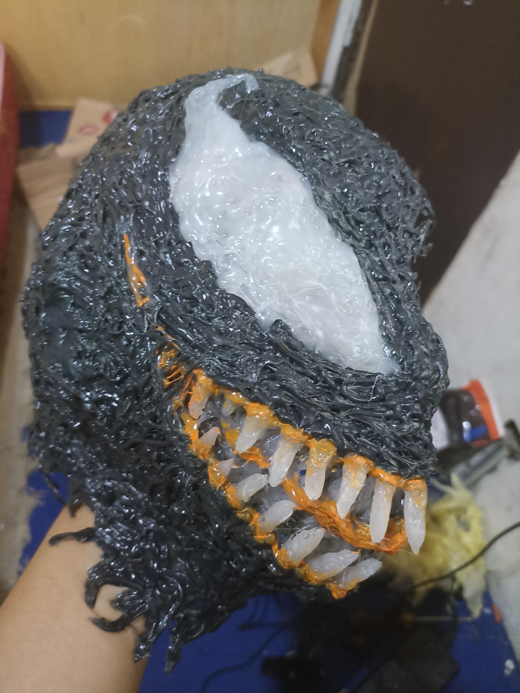 Making Venom Ruber Mask Made From Hot Glue : 8 Steps (with Pictures ...