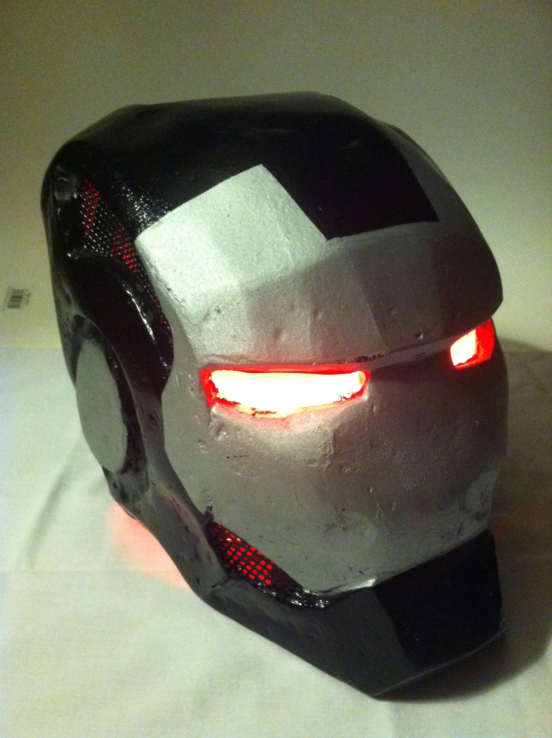 War Machine Helmet With LEDs : 7 Steps - Instructables