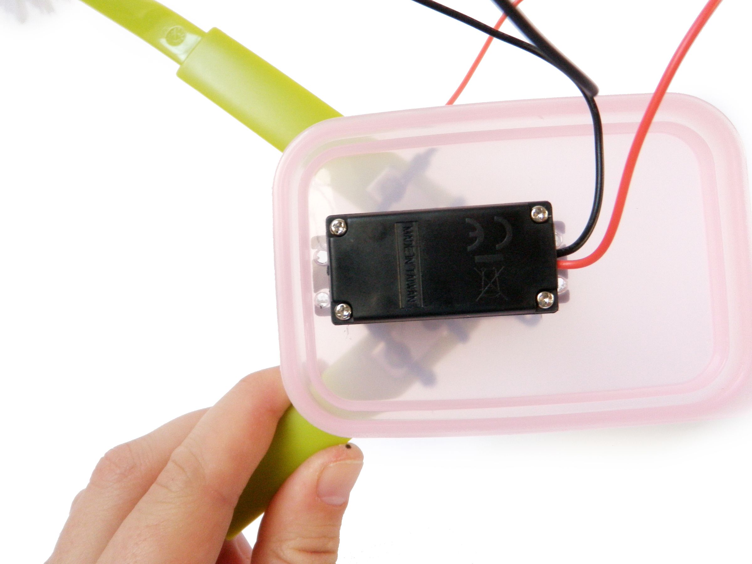 Simple Bots: Skitter : 20 Steps (with Pictures) - Instructables