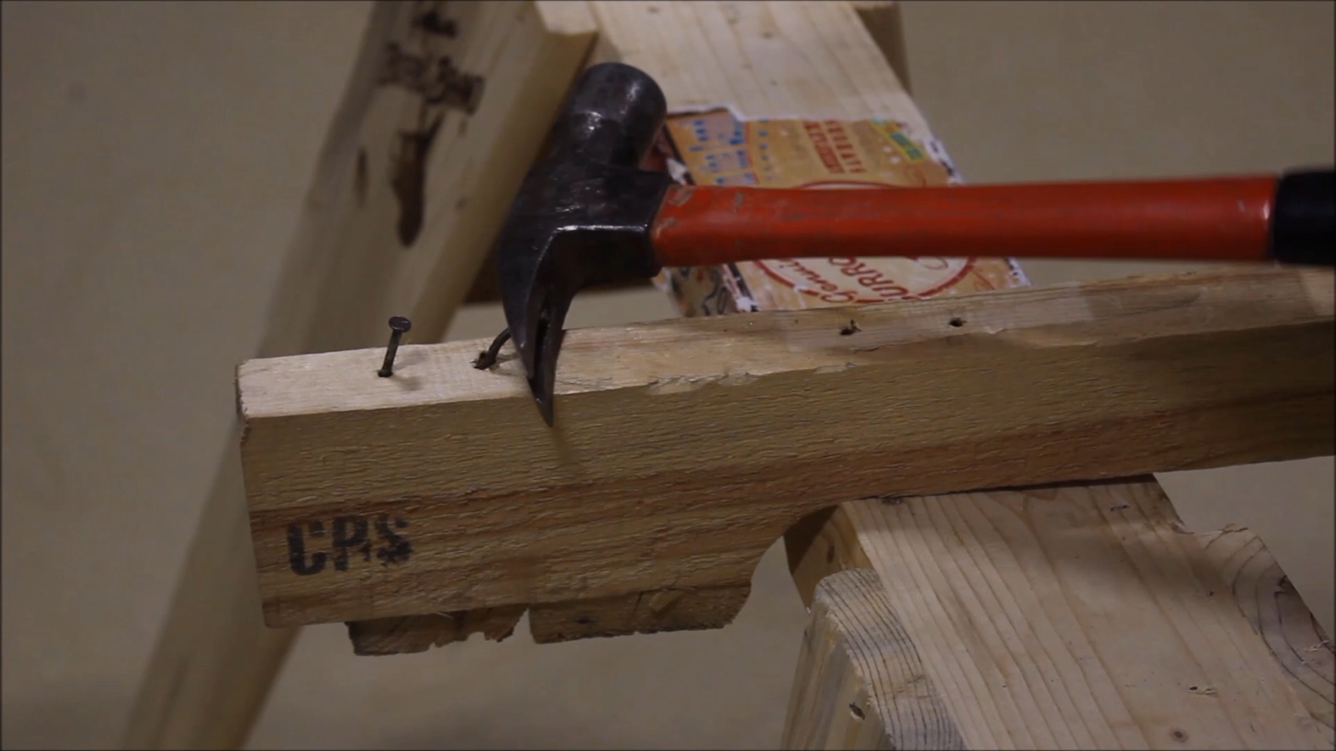 How to Efficiently Disassemble a Pallet in Three Easy Steps : 4 Steps ...