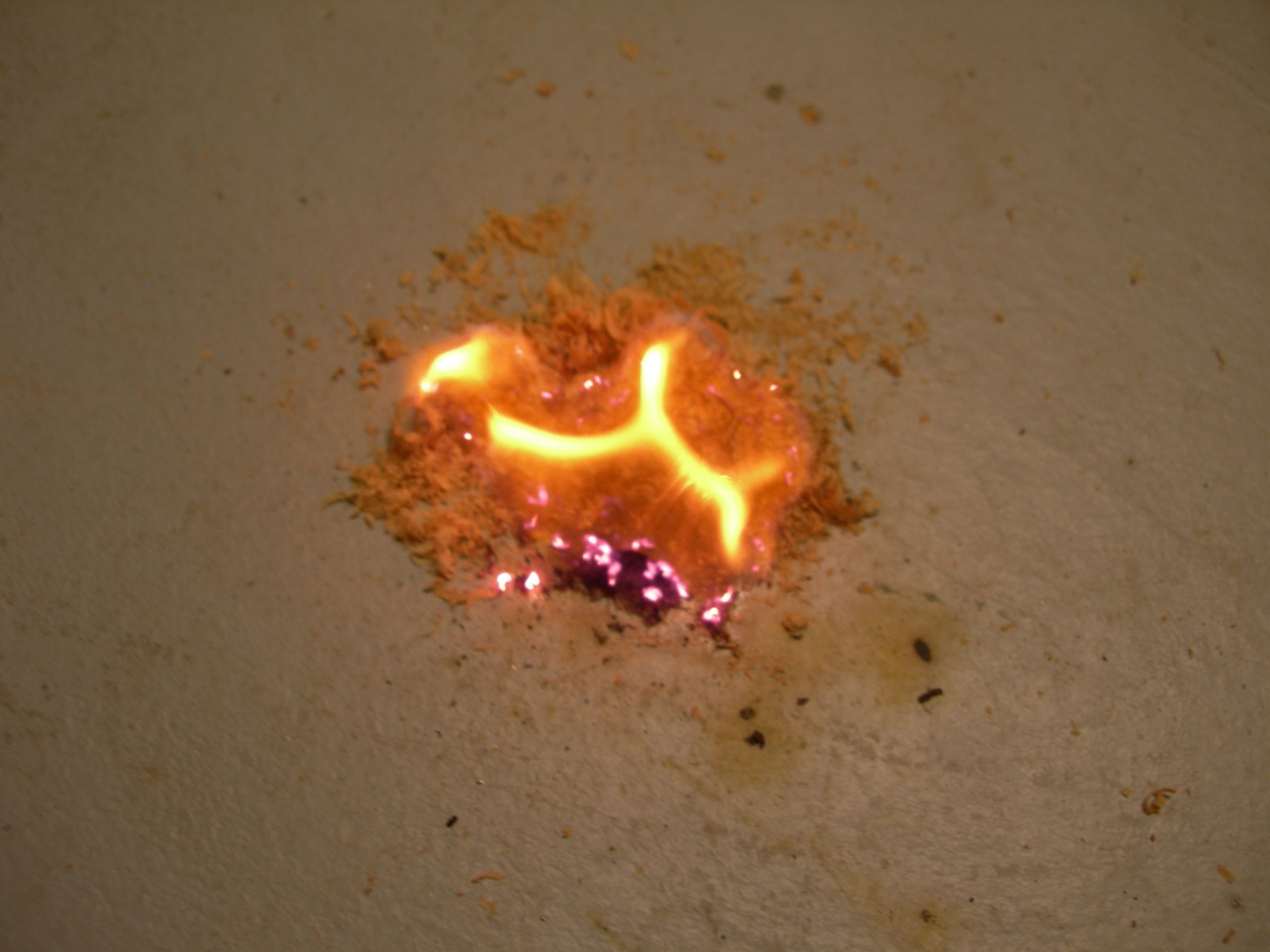 Using Swedish FireSteel to Ignite Tinder : 4 Steps - Instructables