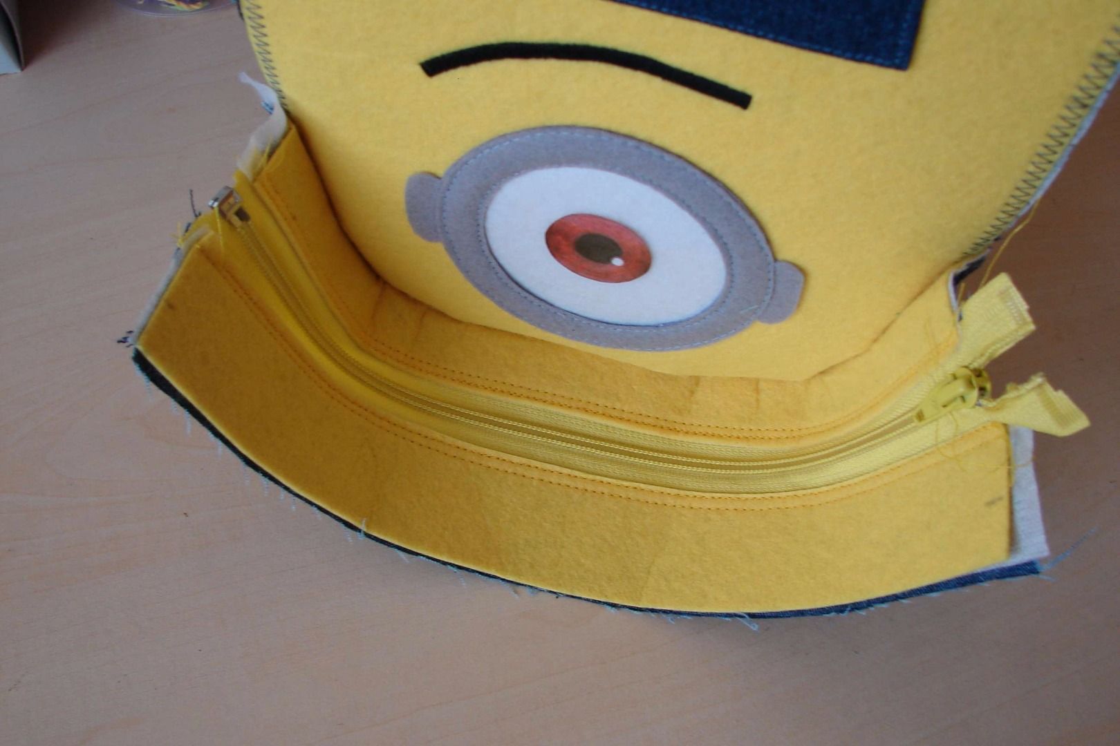 Minion Shoulder Bags : 11 Steps (with Pictures) - Instructables