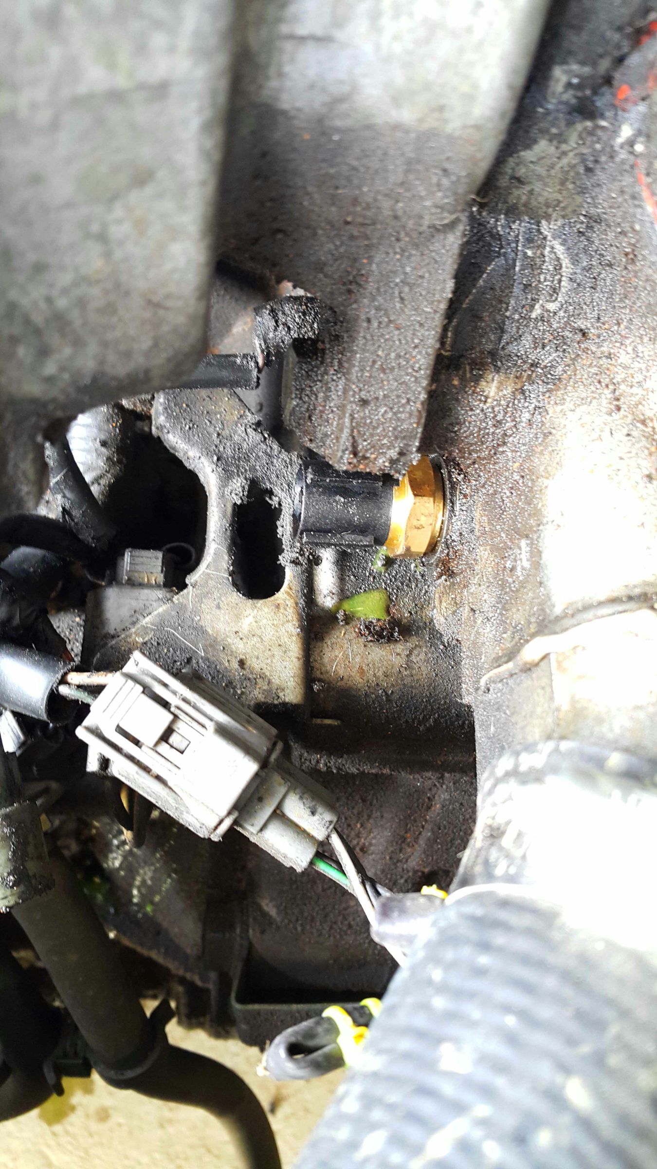 Replacing an Engine Coolant Temperature (ECT) Sensor (Honda Civic 1999 ...