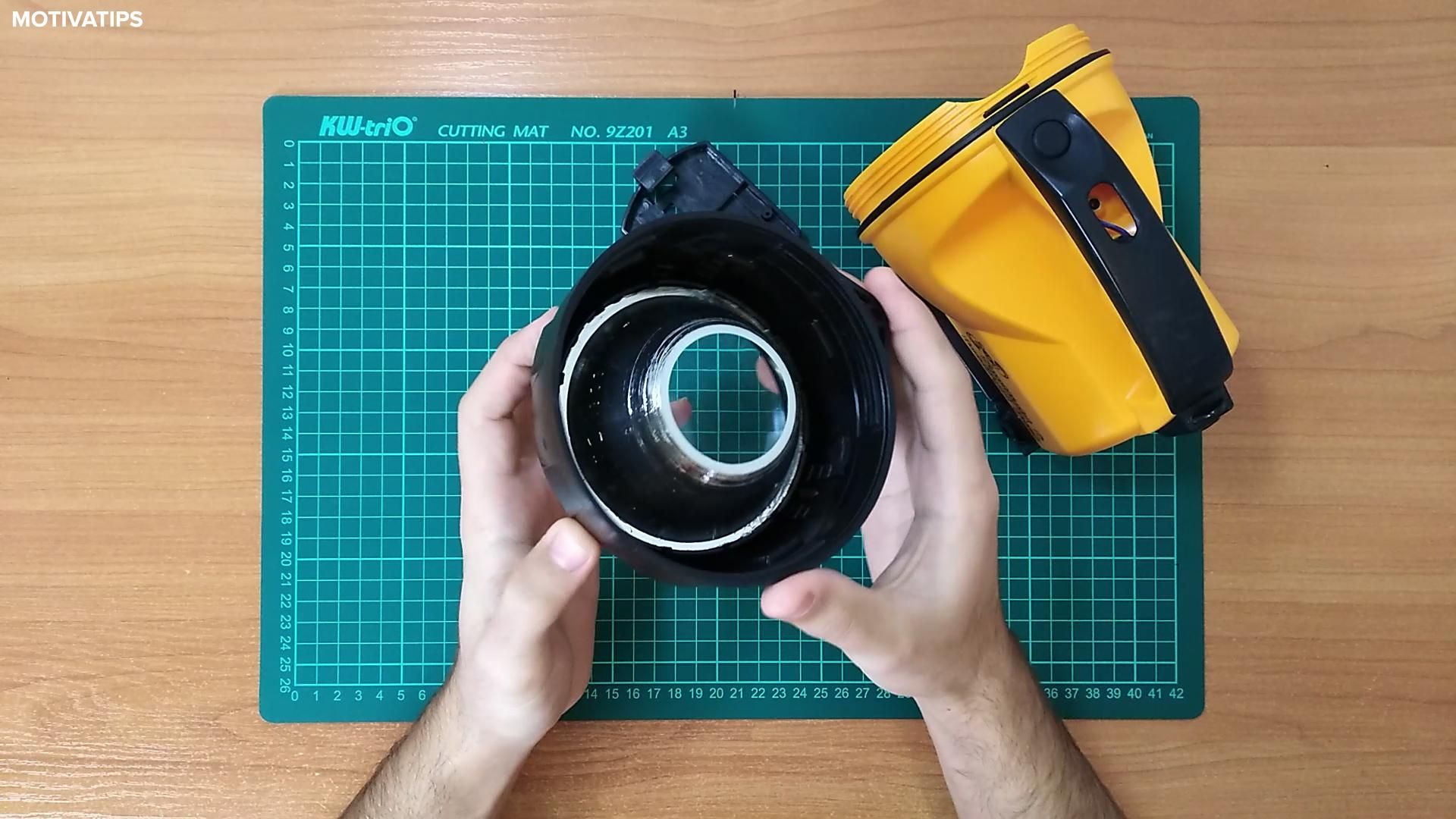 The Most Advanced Flashlight - COB LED, UV LED, and Laser Inside : 5 ...