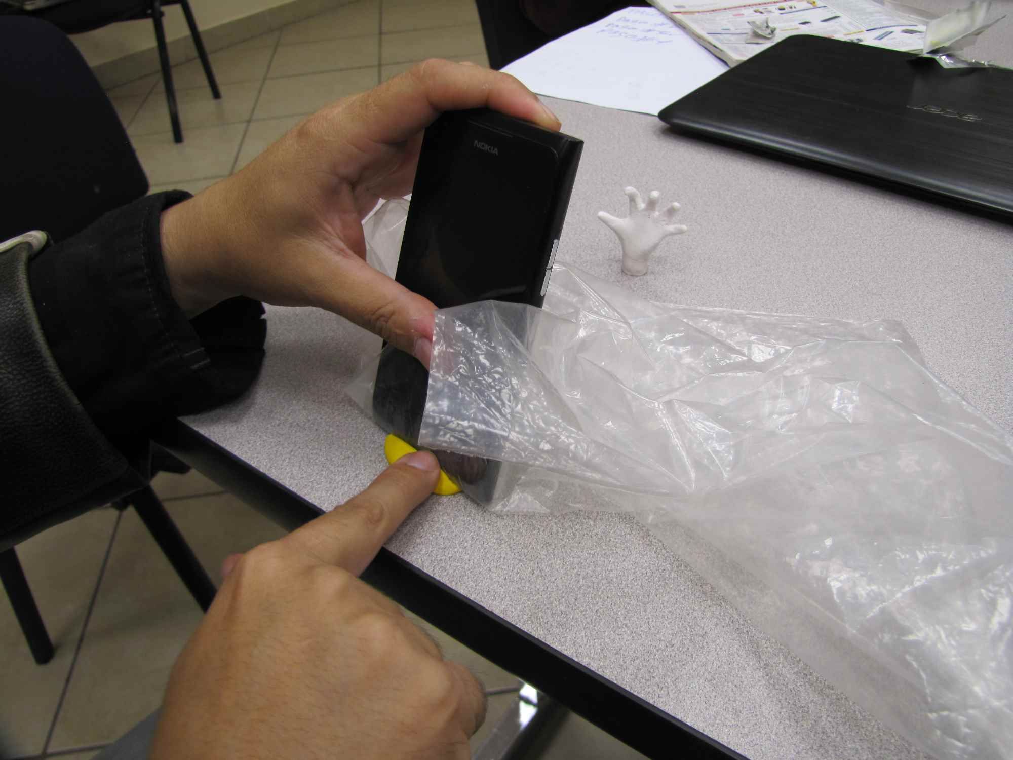 A CELL PHONE HAND SUPPORT : 4 Steps (with Pictures) - Instructables