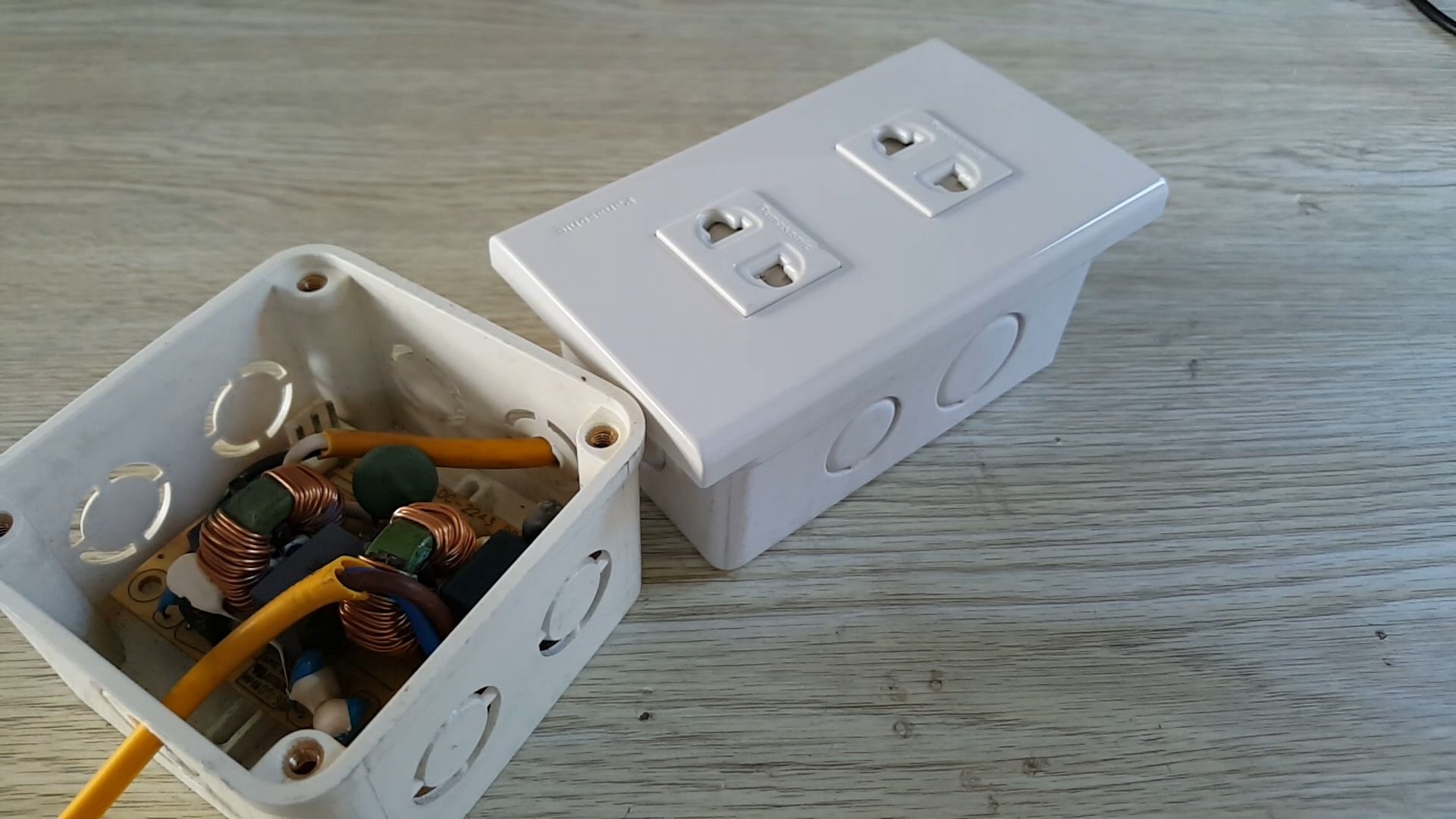 How to Make the Best Power Strip : 4 Steps - Instructables