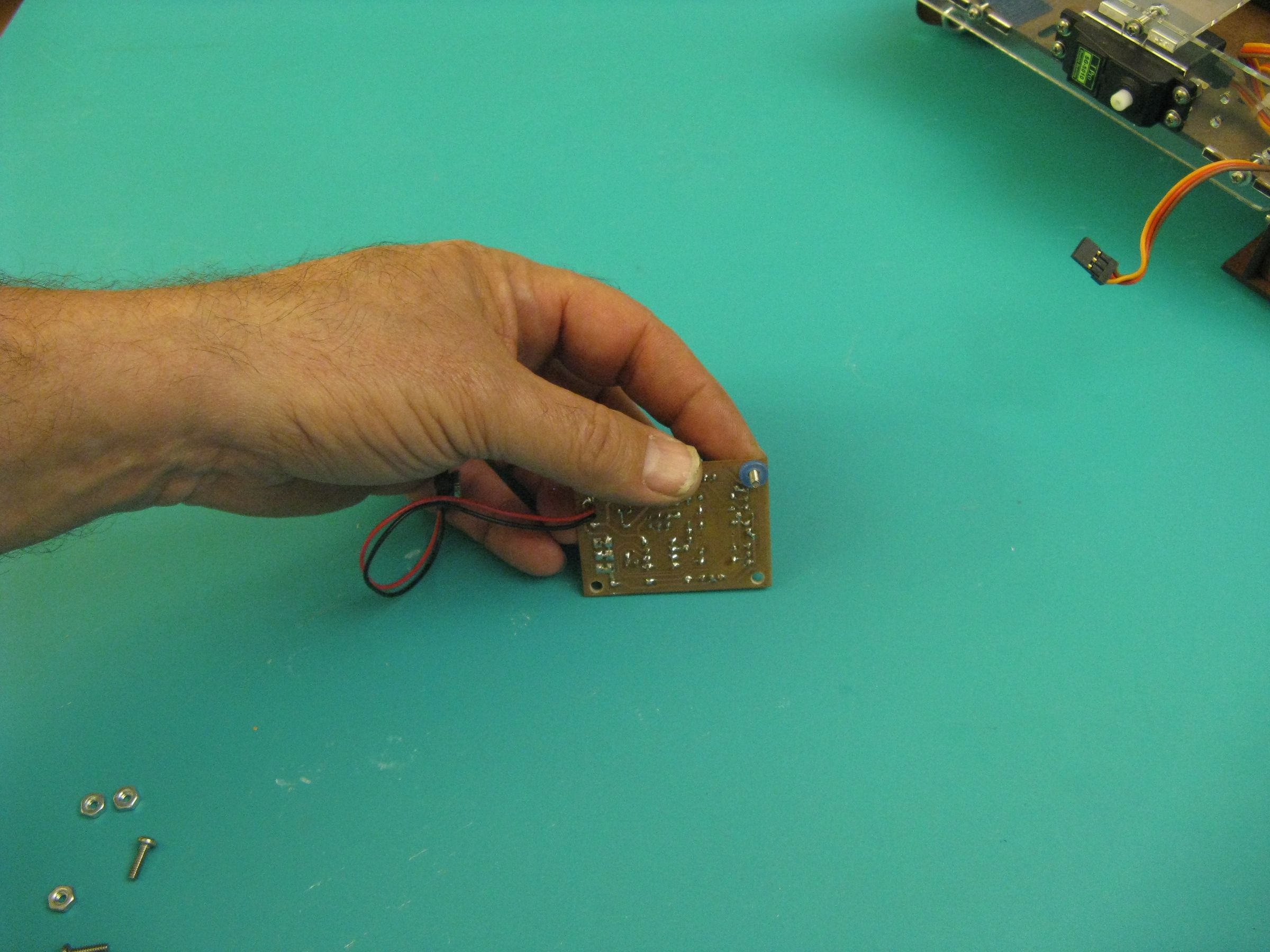 Tiny Wanderer - a Table Top Robot : 7 Steps - Instructables