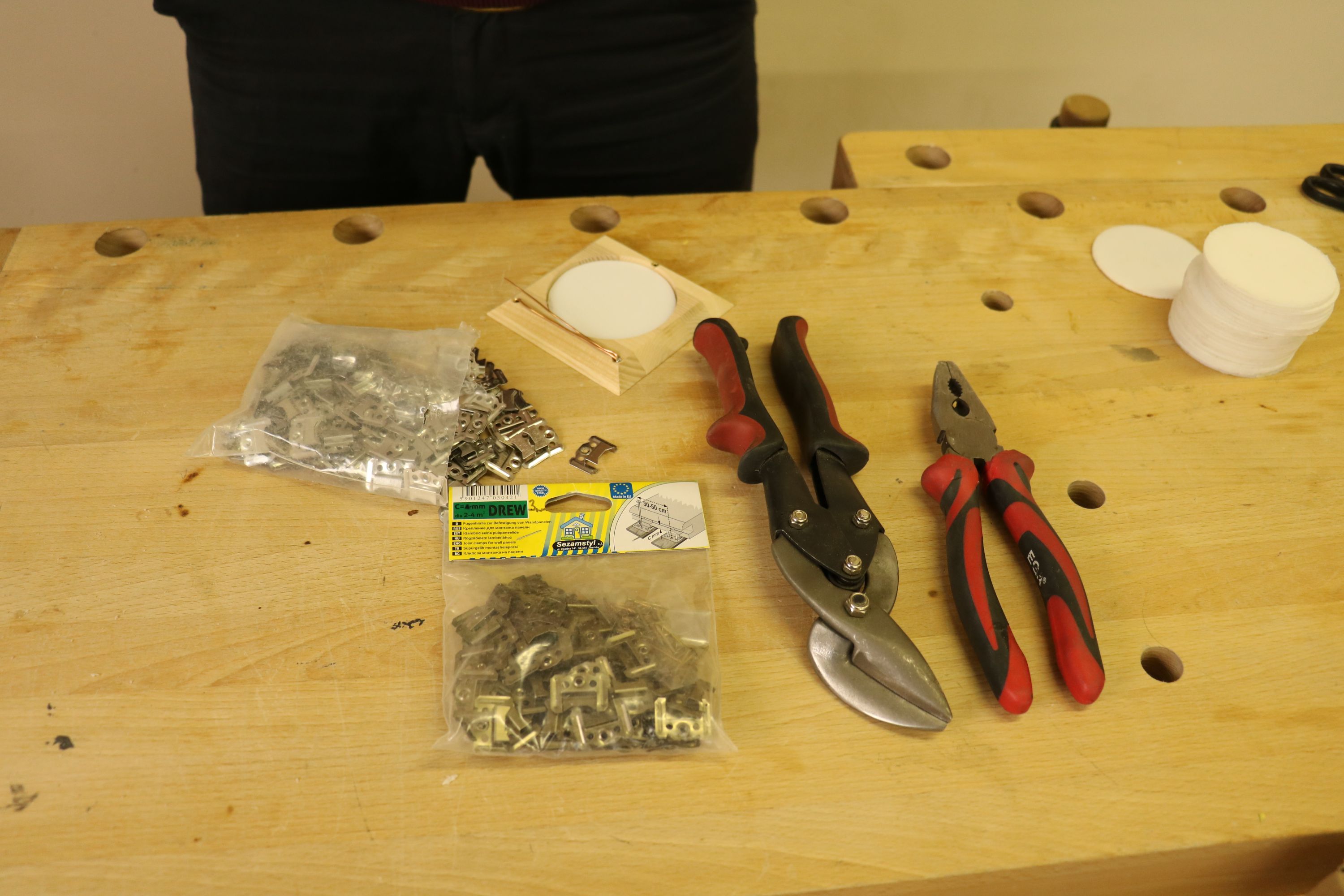 Easy Modular Magnetic Desk Lamp : 18 Steps (with Pictures) - Instructables