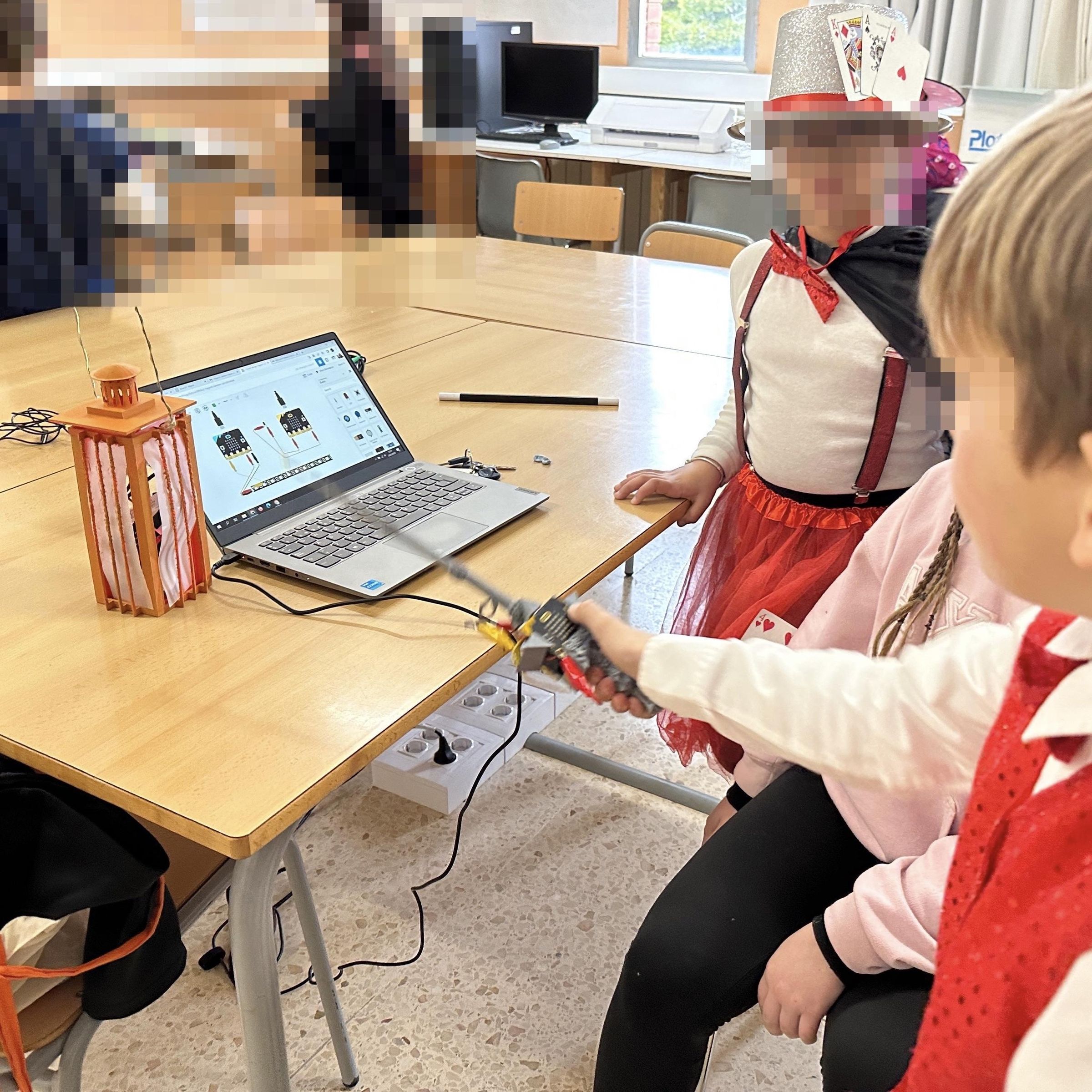 Hagrid's Interactive Lantern and Magic Wand With Tinkercad Circuits and Micro:bit : 7 Steps ...