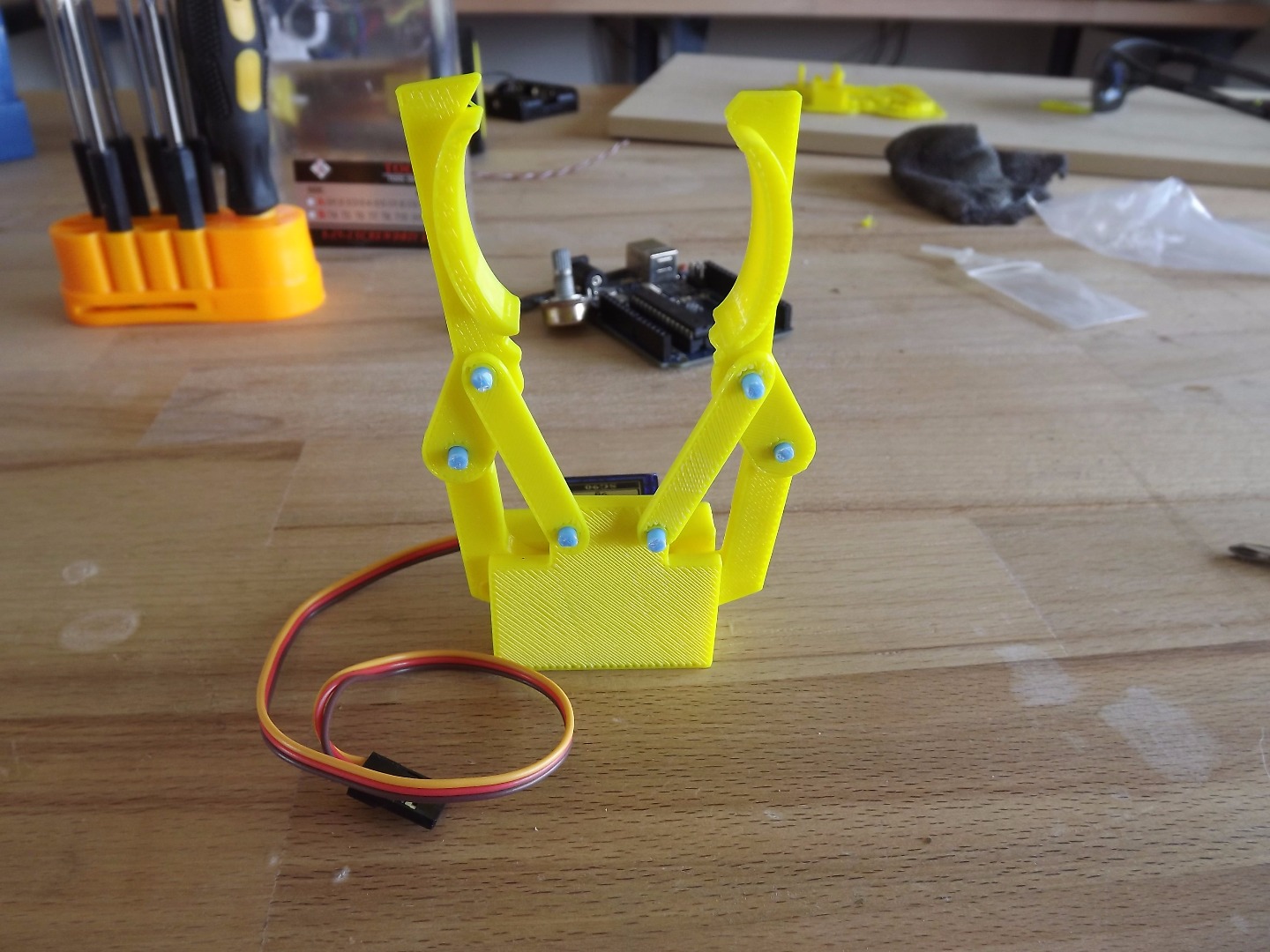 The Claw: a 3D Printed Robotic Claw : 7 Steps (with Pictures ...