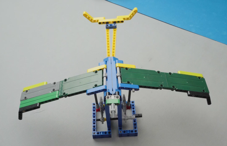 Creating a Flapping Bird Mechanism With Gears and Gear Trains : 5 Steps ...