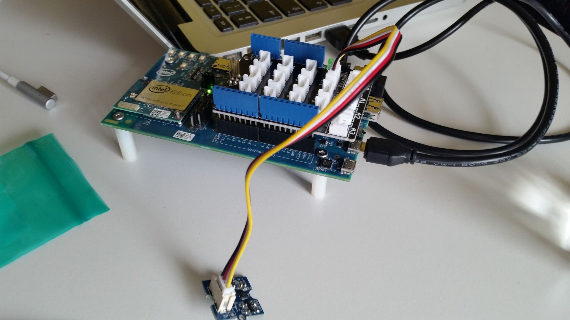 Glove Coach - the Internet Connected Glove for Maximising Your Gym Training Sessions Powered by ...