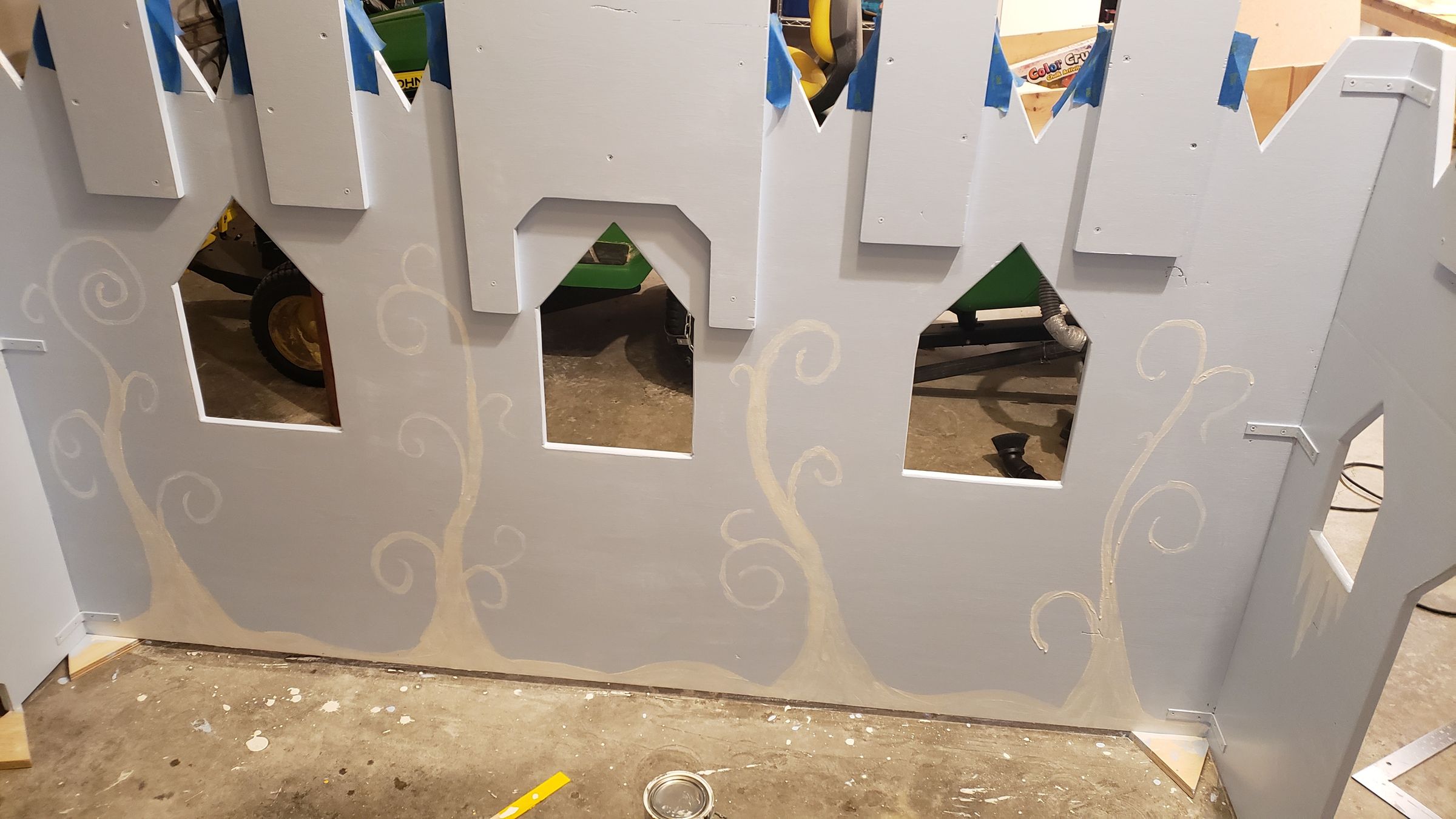 Under-the-Stairs Elsa Ice Castle : 13 Steps (with Pictures) - Instructables