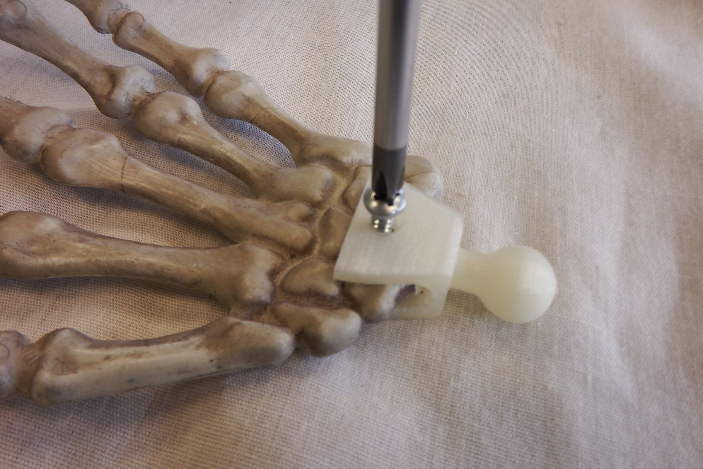 Hack and Repair Plastic Halloween Skeletons : 9 Steps - Instructables