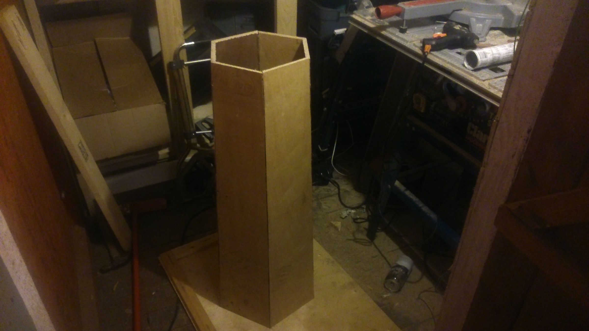 How to Build a Garden Lighthouse Out of Pallets - Instructables