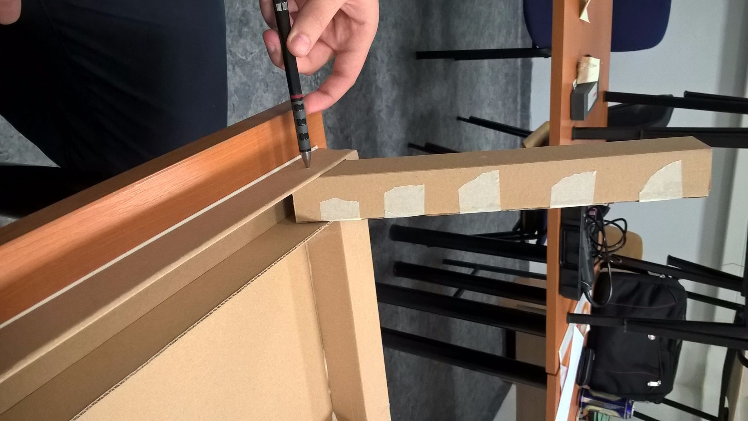 Cardboard Laptop Desk : 9 Steps (with Pictures) - Instructables