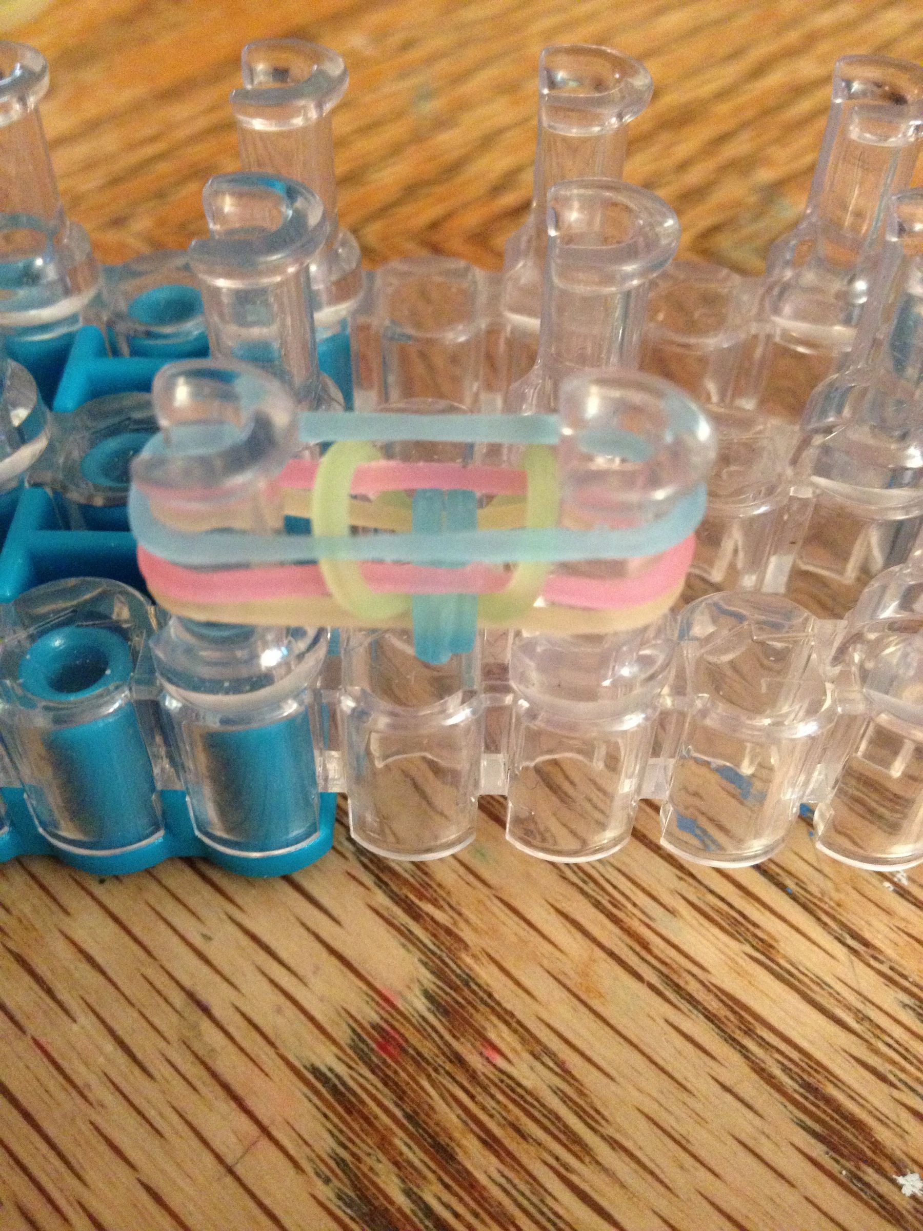 Rainbow Loom Fishtail : 13 Steps - Instructables