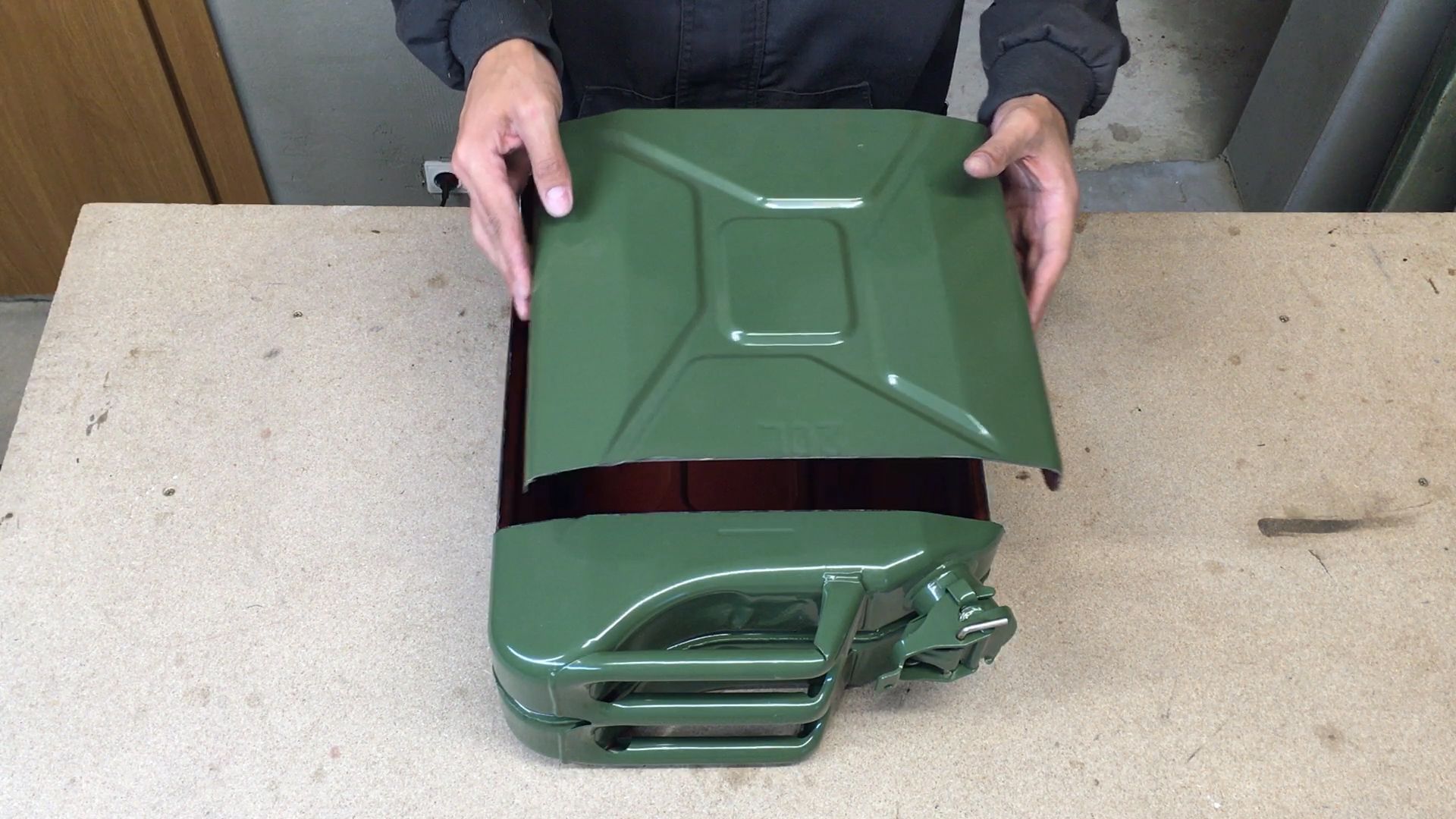 How to Make a Mini Bar From Jerry Can : 10 Steps (with Pictures ...
