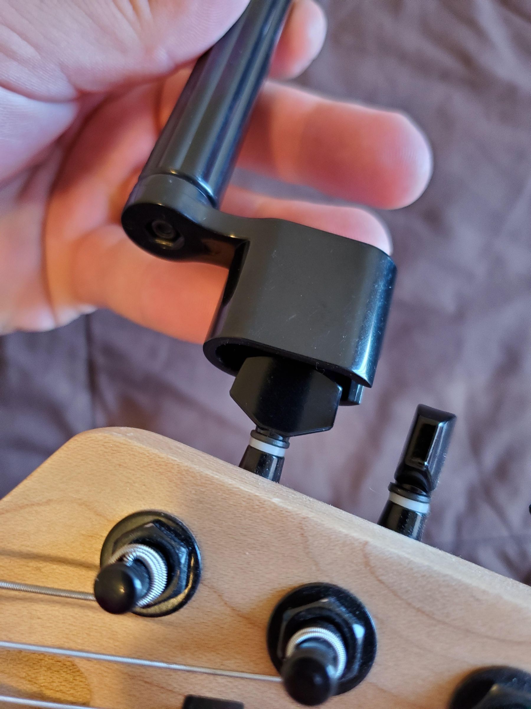How to Restring Your Guitar : 12 Steps (with Pictures) - Instructables