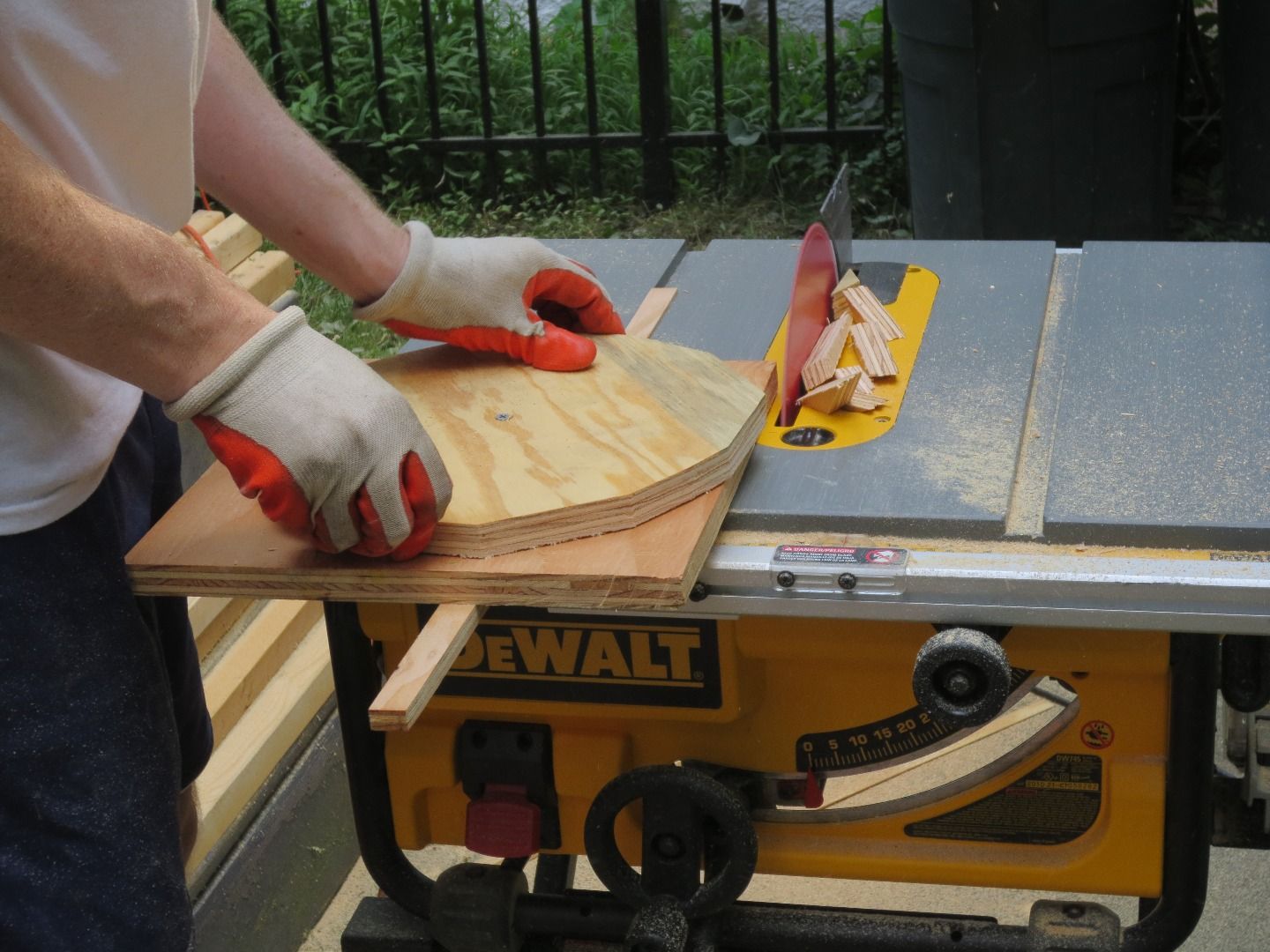How to Cut Perfect Circles With a Table Saw : 7 Steps (with Pictures ...