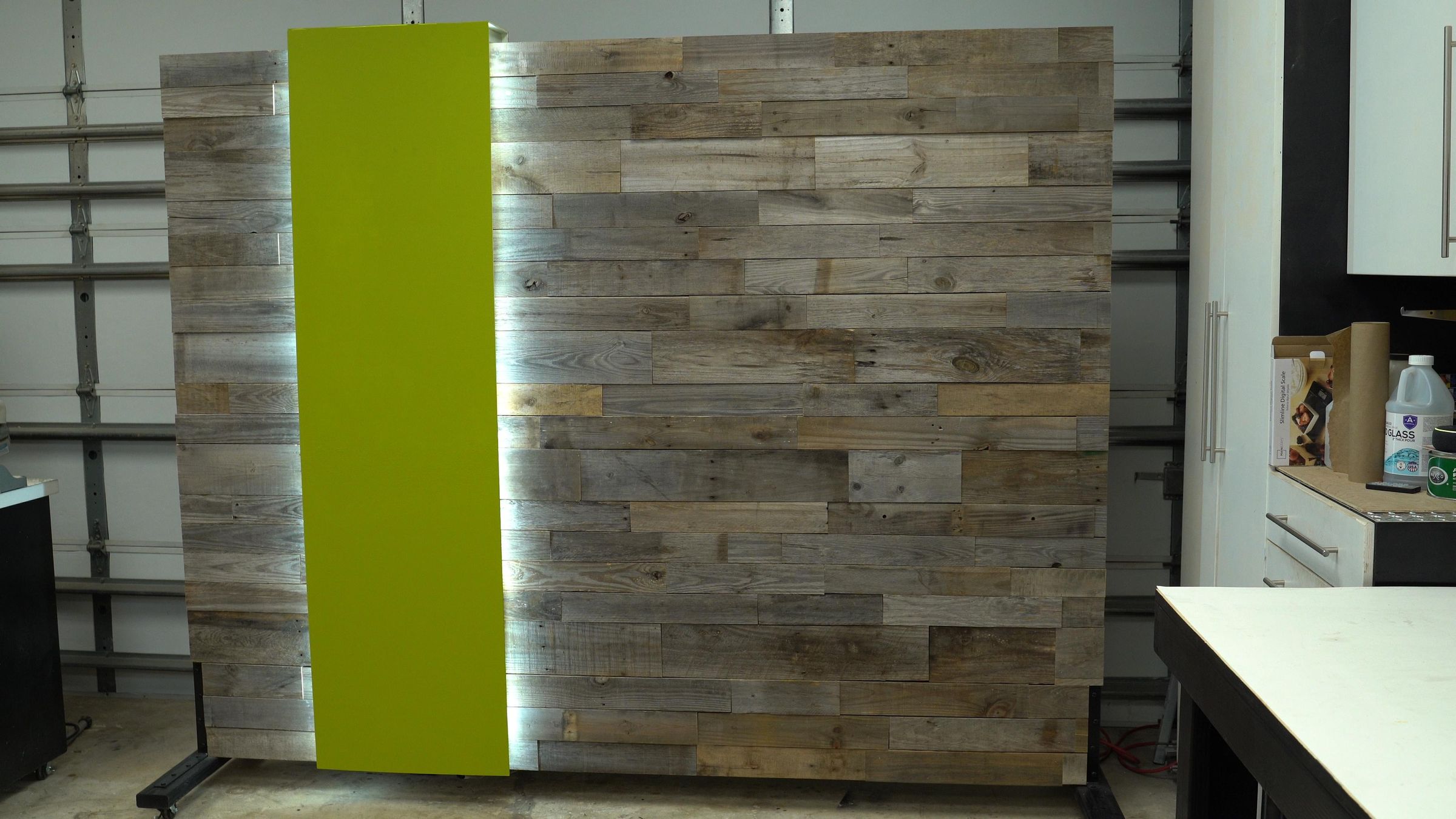 How to Build a Portable Pallet Wall : 10 Steps (with Pictures ...