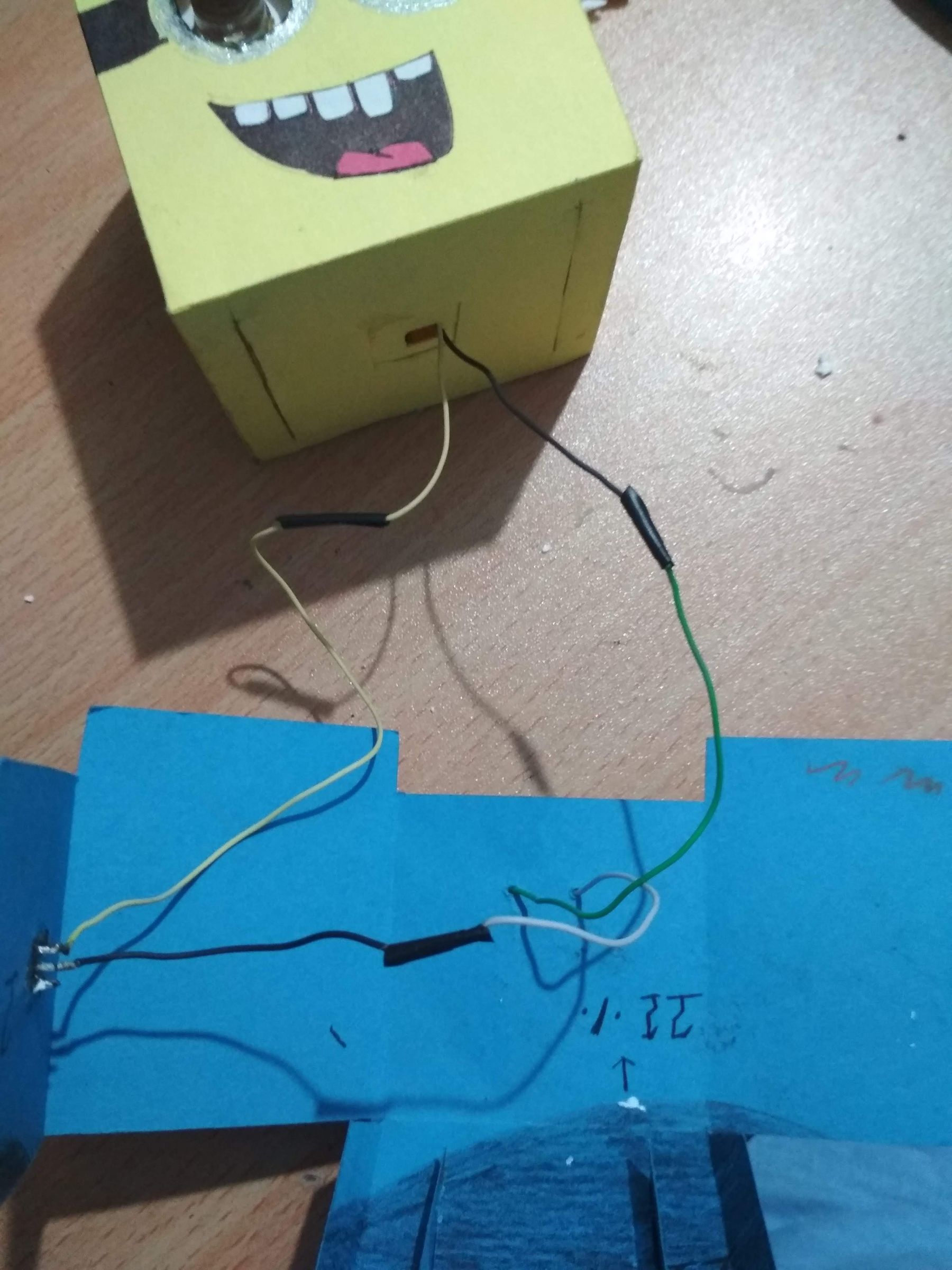 Minion Cubecraft Toy (A Flashlight Toy) : 4 Steps - Instructables