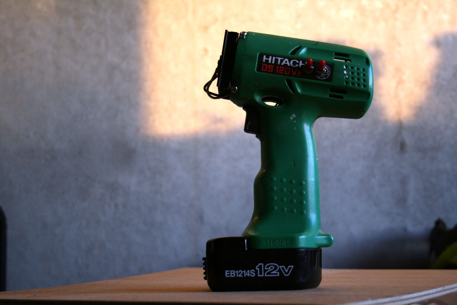 Transformation of Malfunctioning Power Tool Into LED Lamp : 3 Steps ...