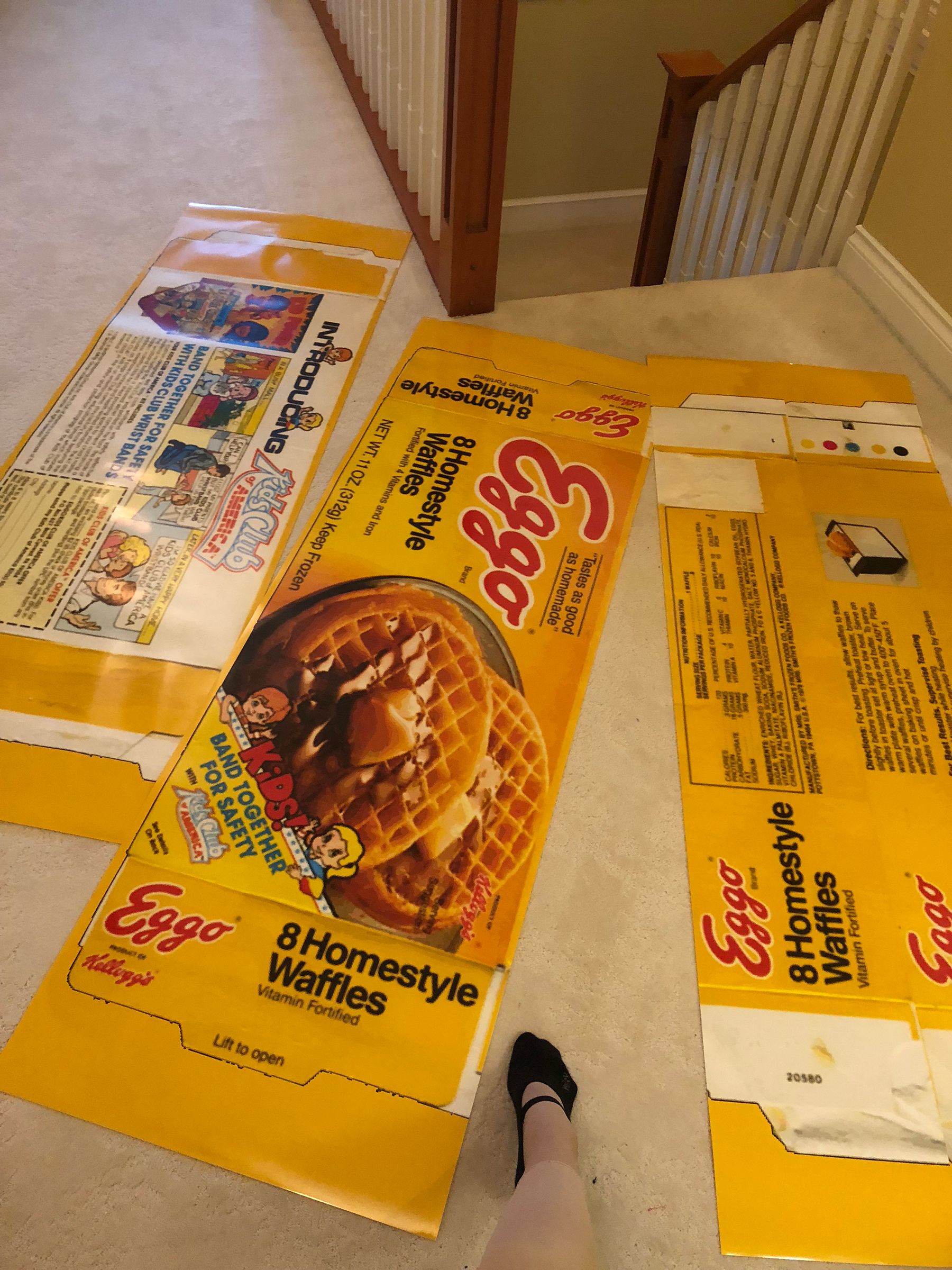 Stranger Things Eggo Waffle Box Costume : 4 Steps (with Pictures ...