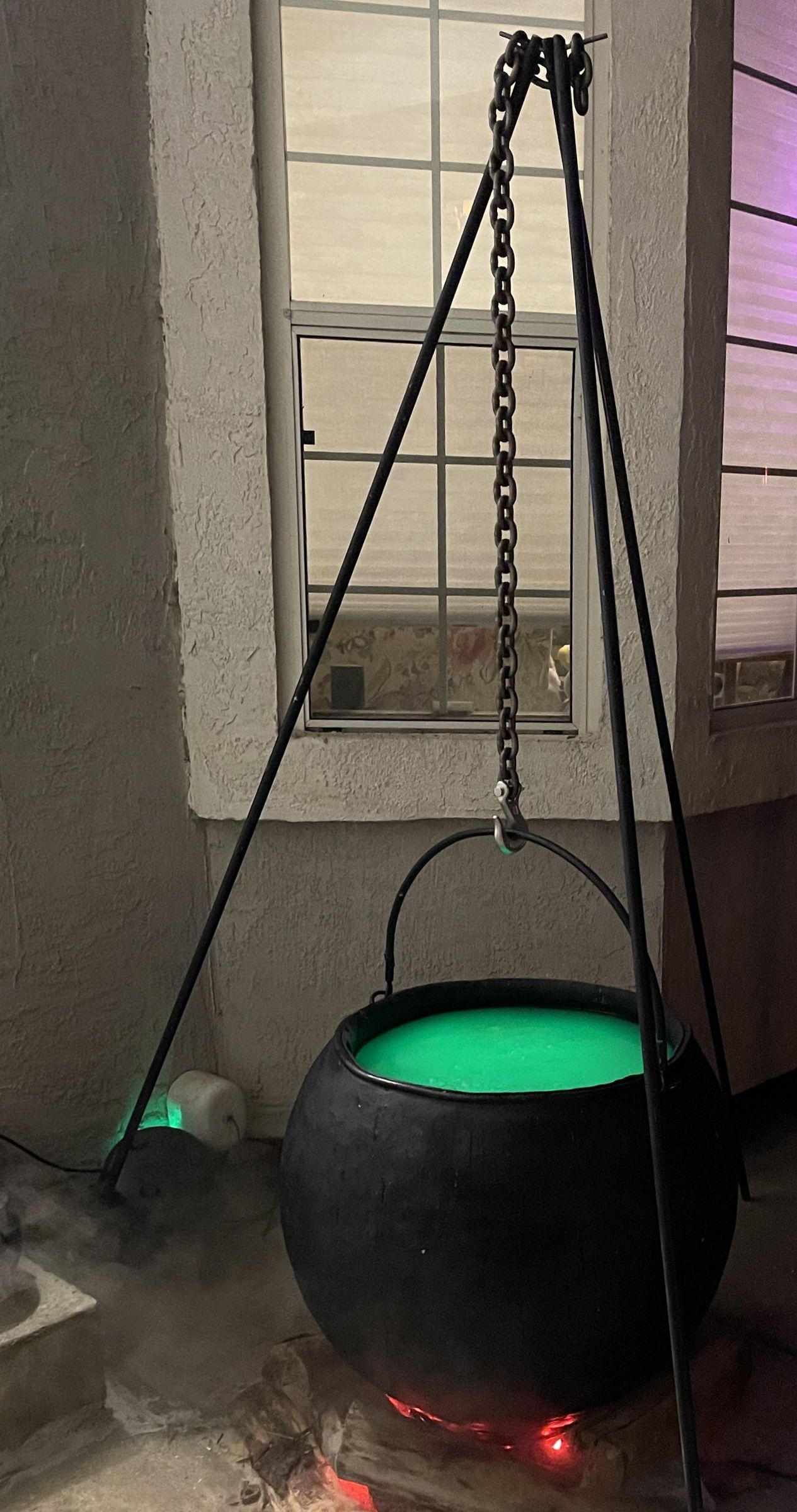 Halloween Full-size Bubbling Cauldron Prop : 7 Steps (with Pictures ...