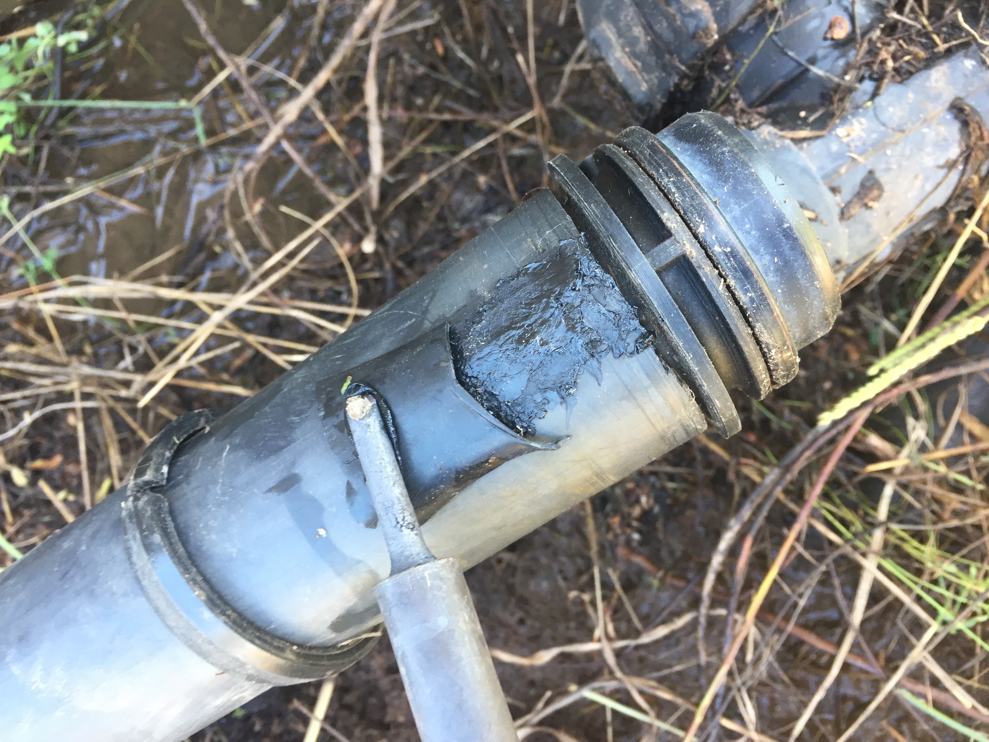 FIX a SPLIT POLY PIPE : 5 Steps (with Pictures) - Instructables