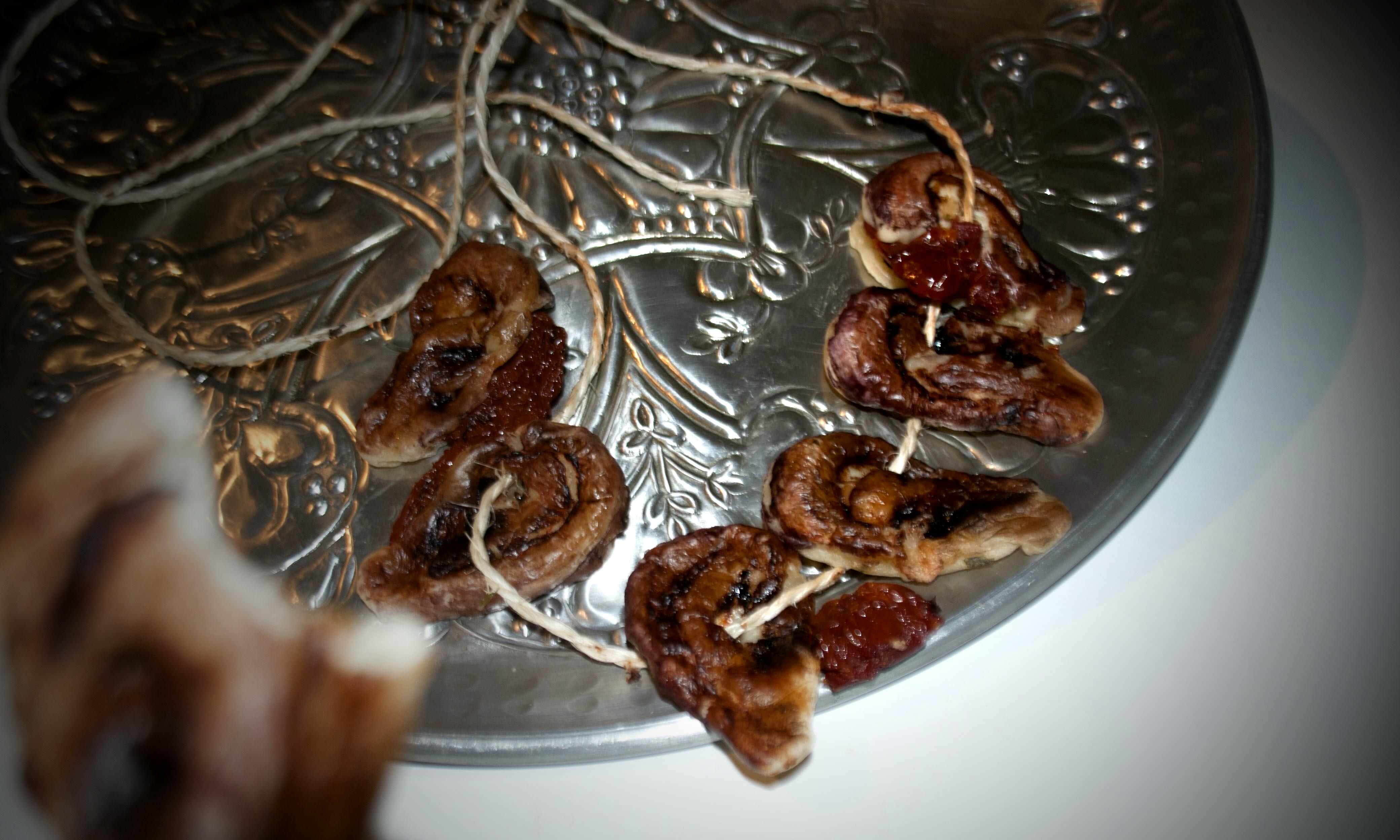 Zombie-Ear Necklace Snack (The Walking Dead) : 7 Steps (with Pictures ...