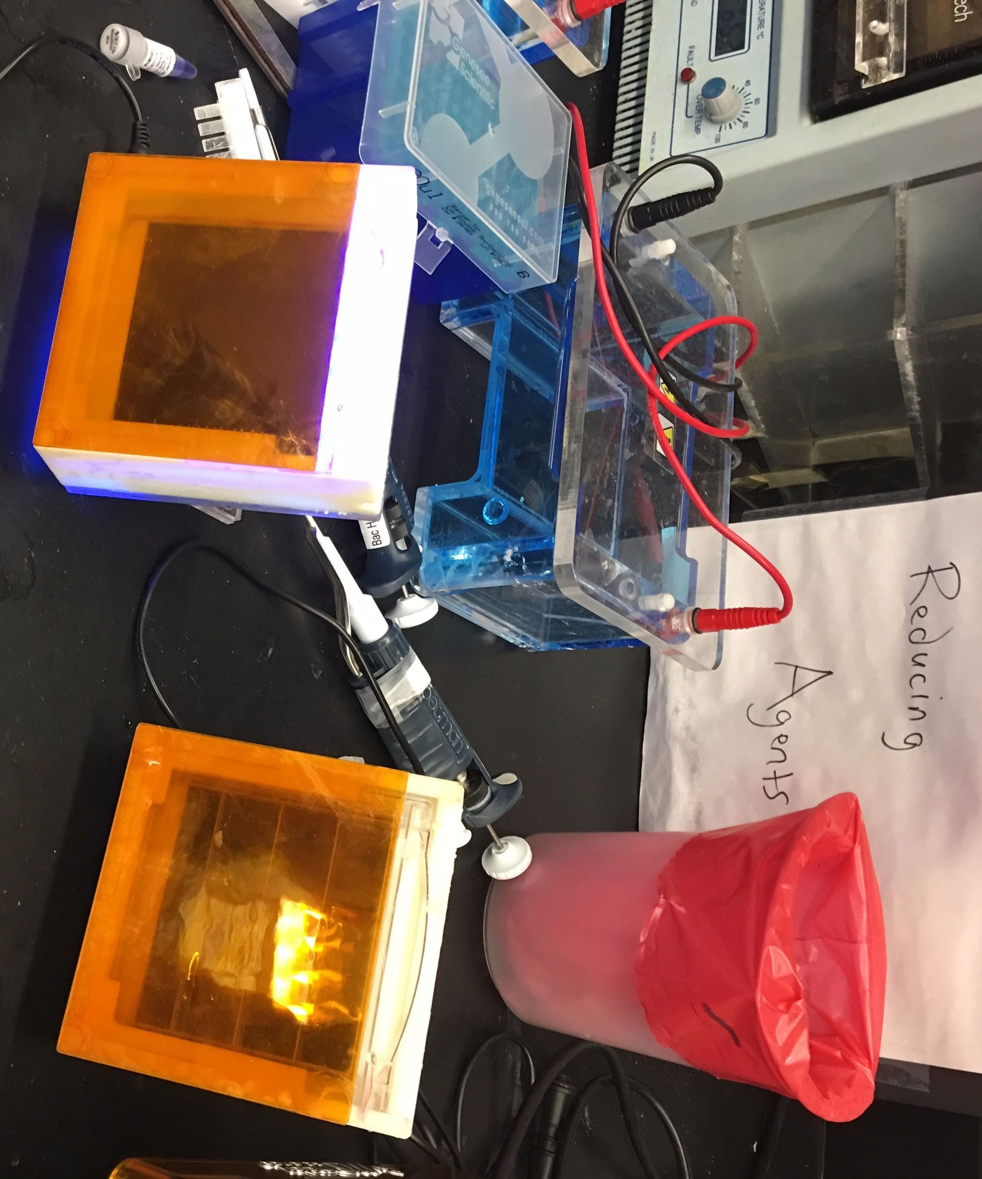 Standing Gel Electrophoresis Chamber : 7 Steps (with Pictures ...