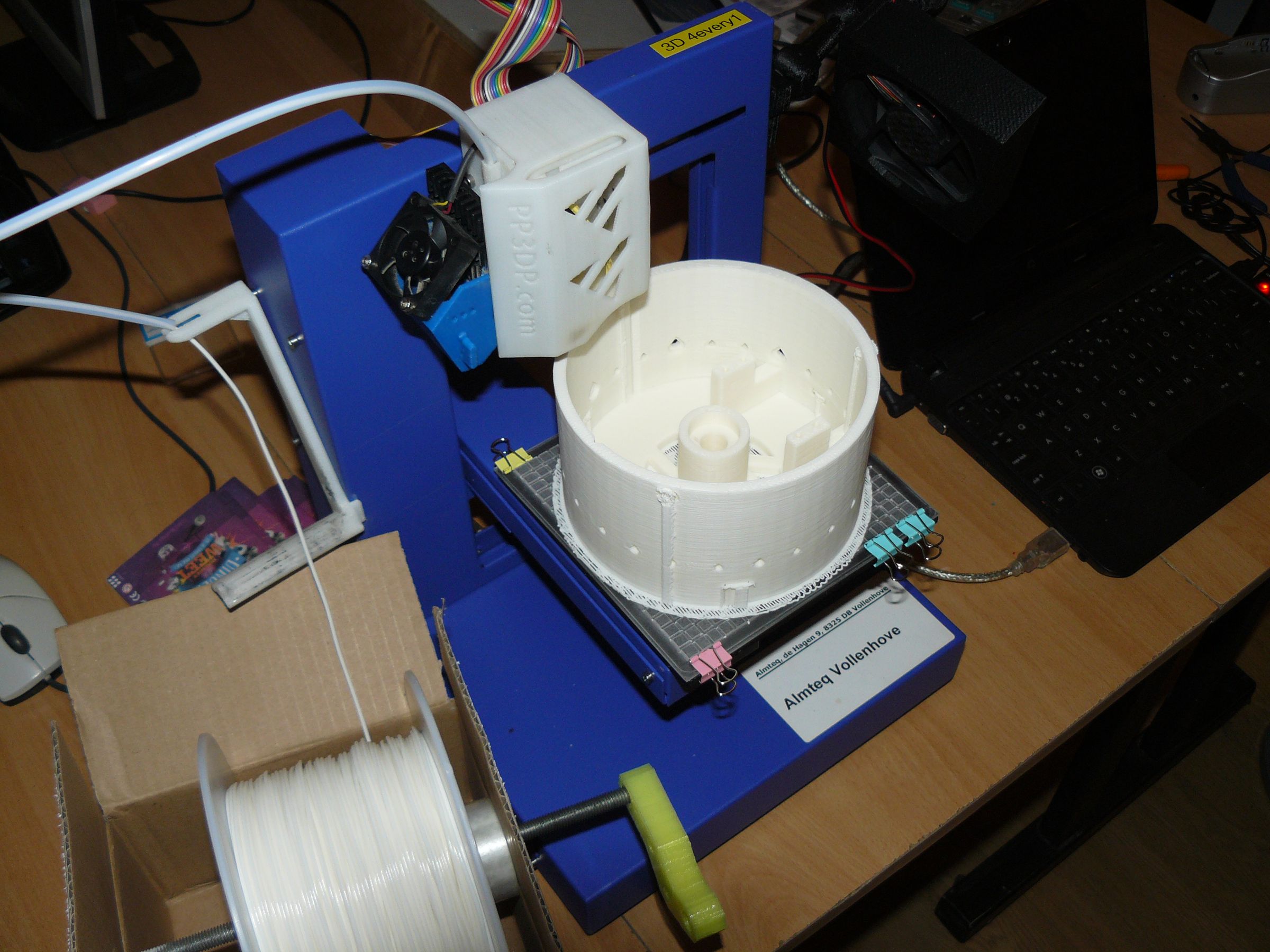 A Fully 3D Printable GlaDOS Robotic Ceiling Arm Lamp : 11 Steps (with ...