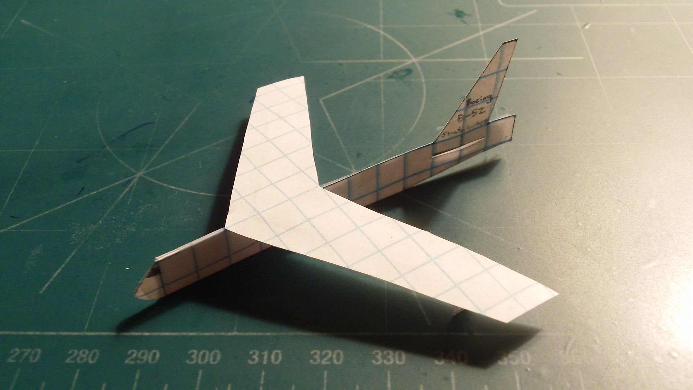 How to Make the Boeing B-52 Stratofortress Paper Airplane : 5 Steps ...