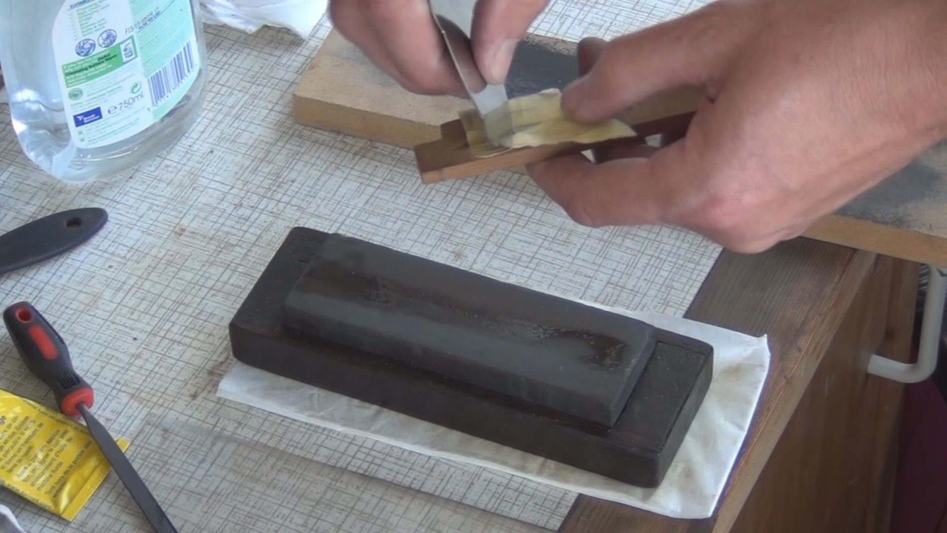 How to Sharpen a Convex Card Scraper : 8 Steps (with Pictures ...