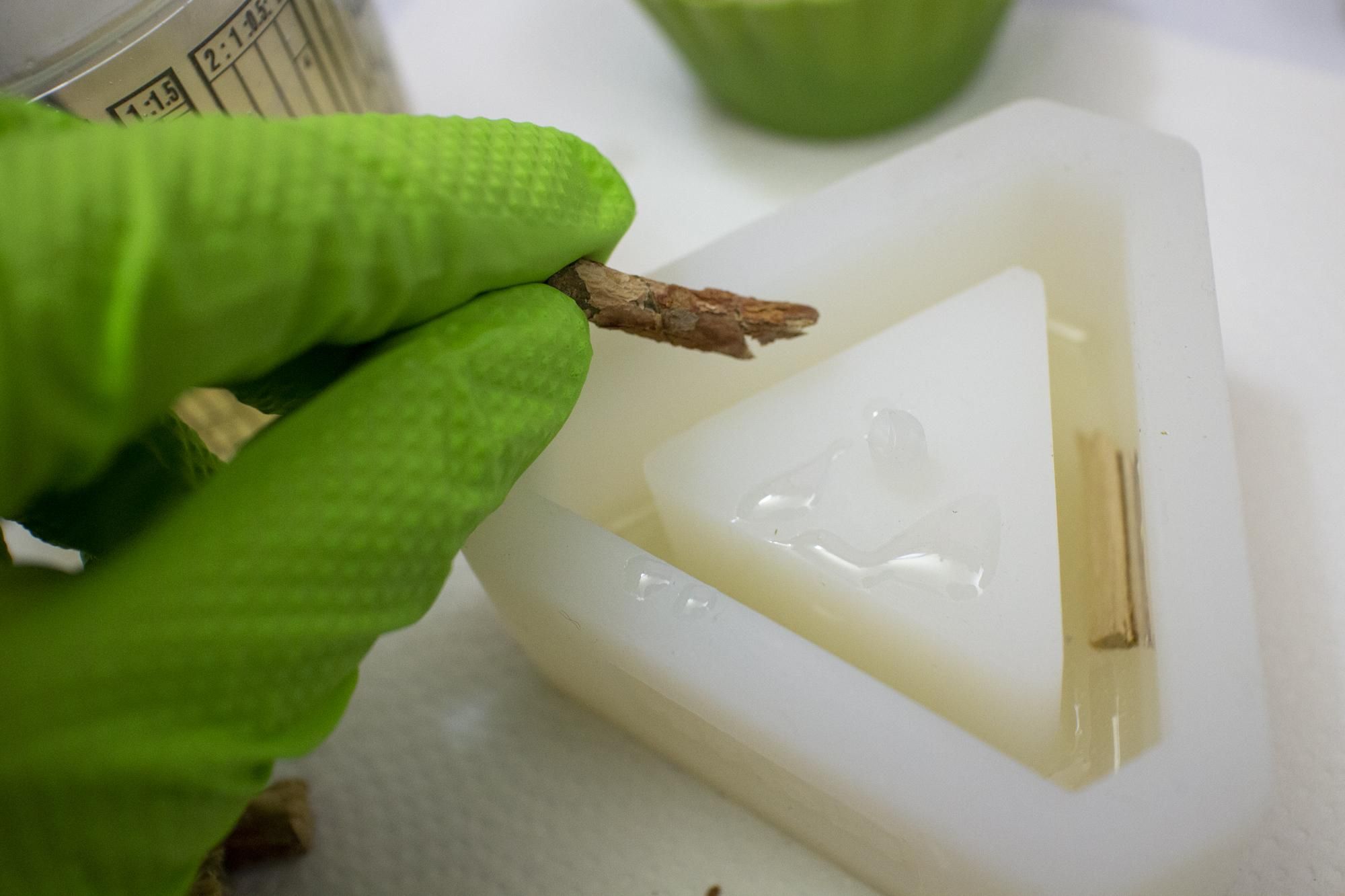 How to Use Yardwaste As Resin Filler : 11 Steps (with Pictures ...