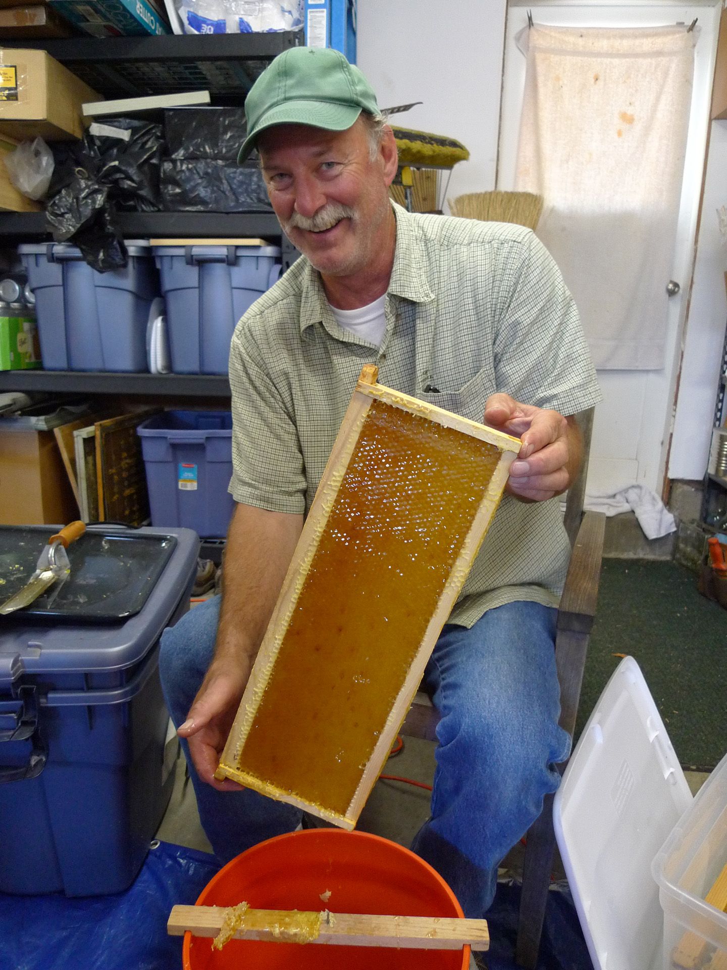 Extracting Honey : 8 Steps (with Pictures) - Instructables