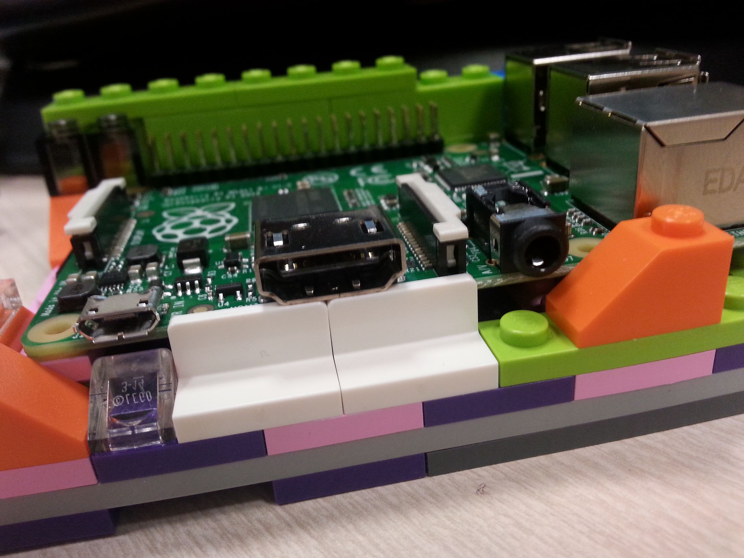 Raspberry Pi B+ LEGO Case (Smaller Footprint) - Instructables