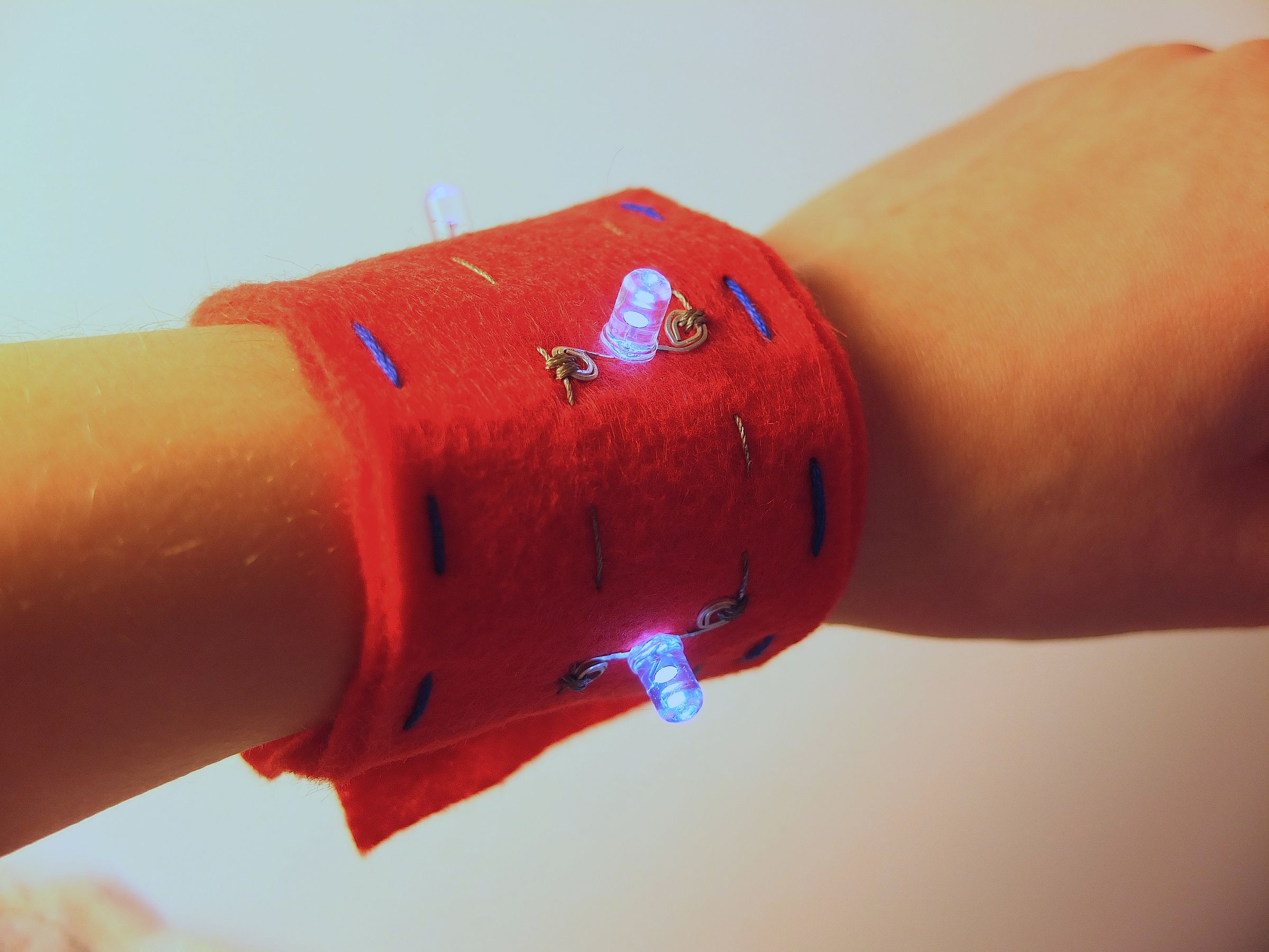 LED Conductive Switch Bracelet : 9 Steps (with Pictures) - Instructables